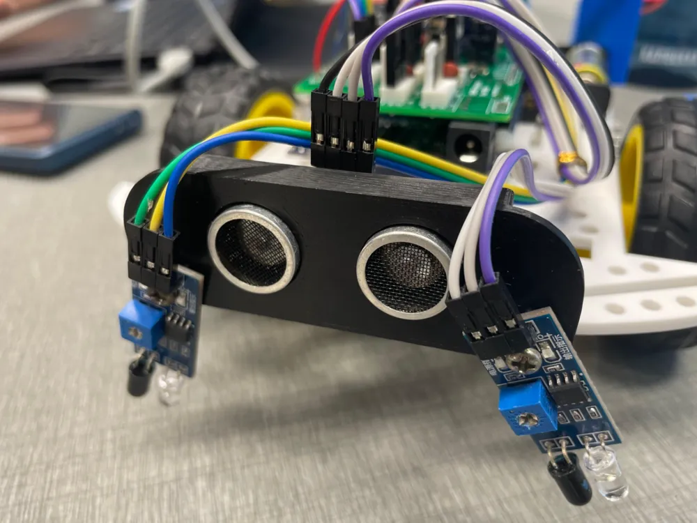 Ultrasonic + IR sensor holder by Yextric - MakerWorld