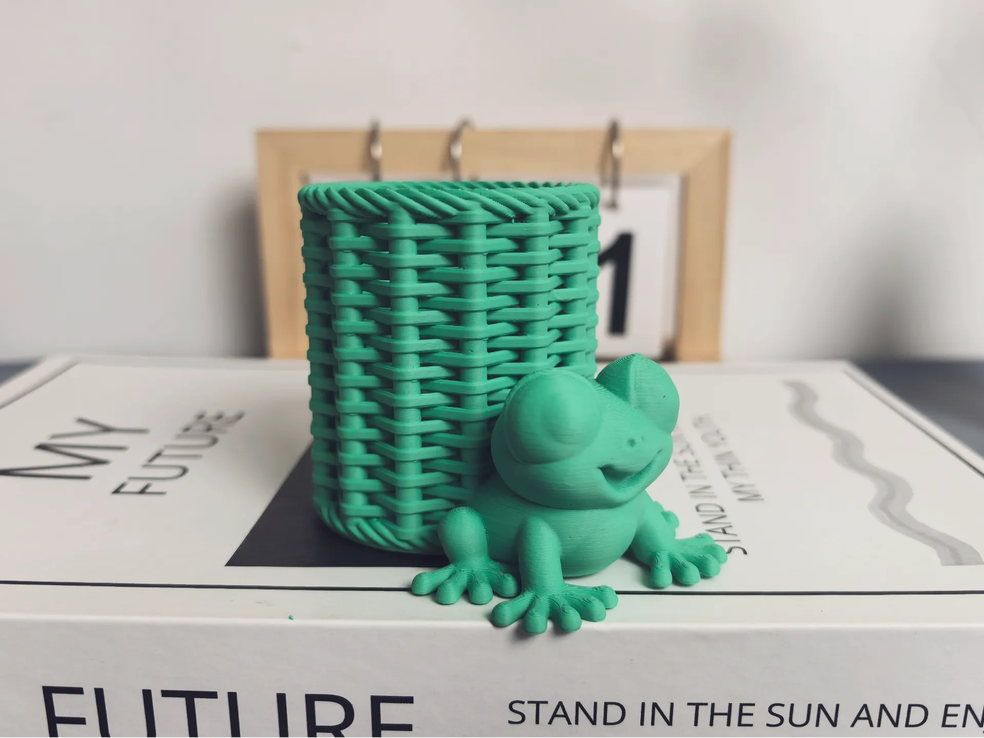 Adorable Frog Pen Holder, Healing and Gentle Ornament, Beautiful and ...