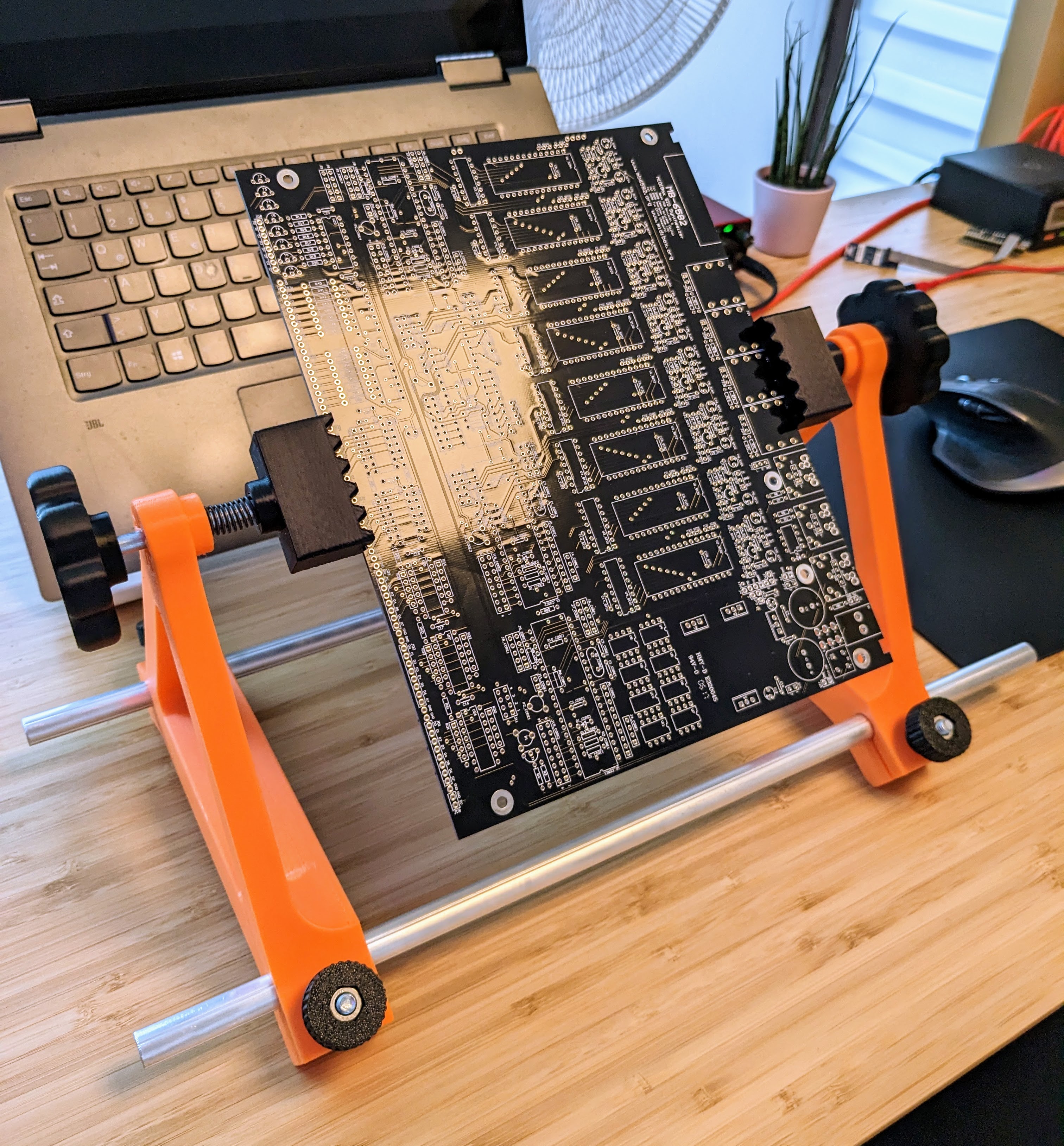 PCB-Halterung - metrisch von glintX - MakerWorld