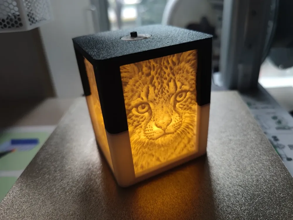 Mini Illuminated Lithophane Picture Frame by 意昂老师的模型之家 - MakerWorld