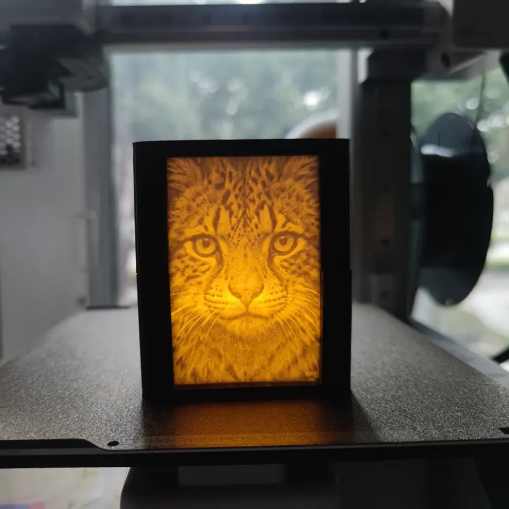 Mini Illuminated Lithophane Picture Frame by 意昂老师的模型之家 - MakerWorld