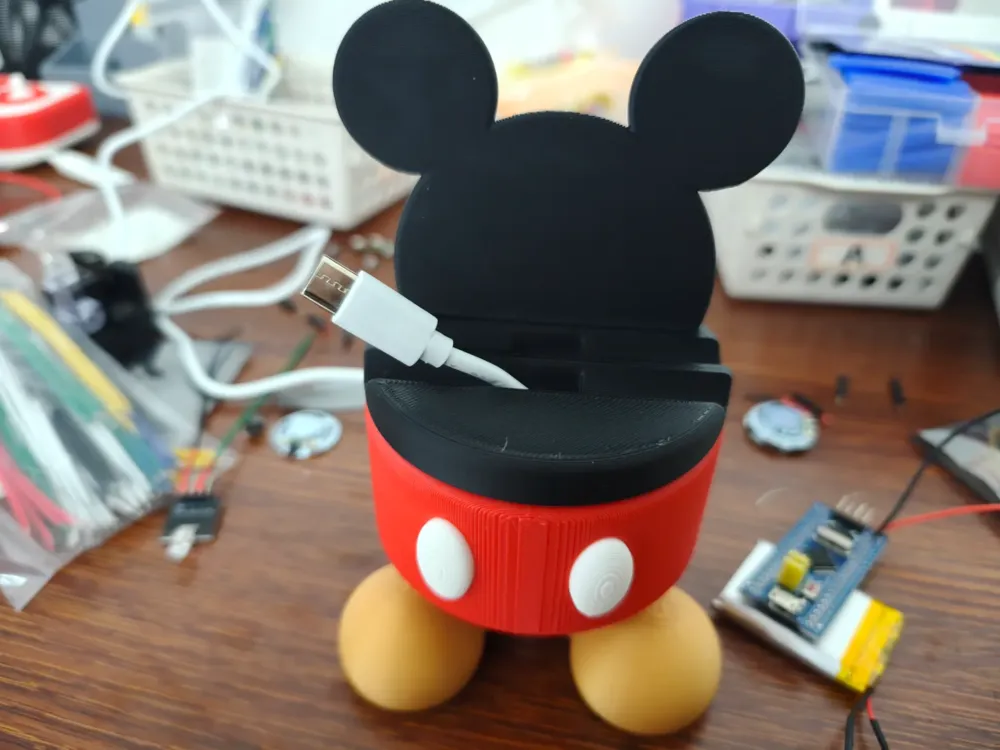 Mickey Mouse Half-Body Phone Holder by 林嘉驹 - MakerWorld