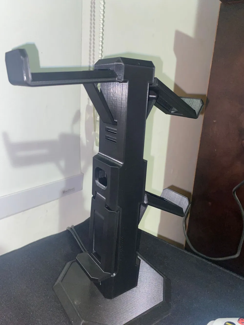 Controller and headset holder - Free 3D Print Model - MakerWorld