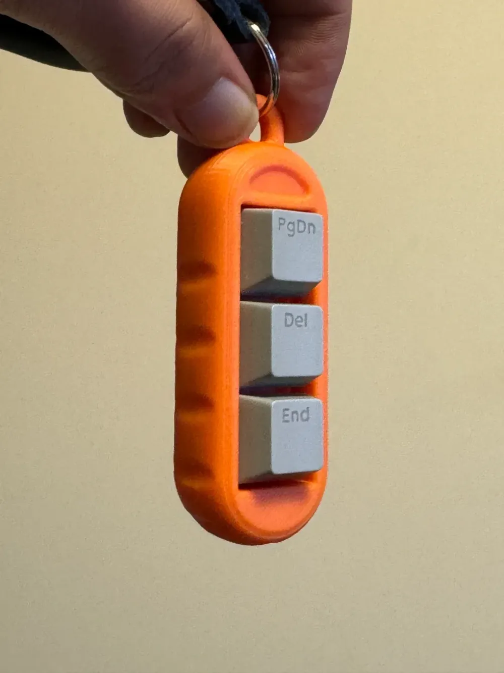 Smooth fidget keyboard keychain by user_1987514536 MakerWorld: Download ...