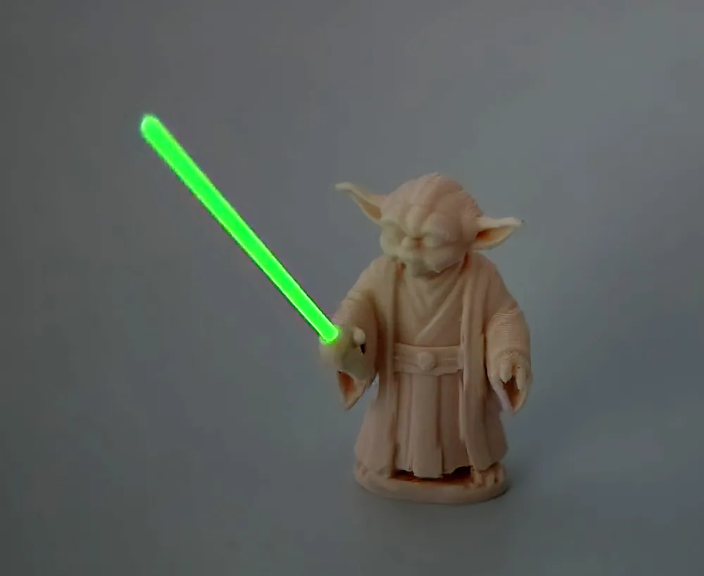 Miniature Maître Yoda avec Sabre Laser en Filament par Triple G ...