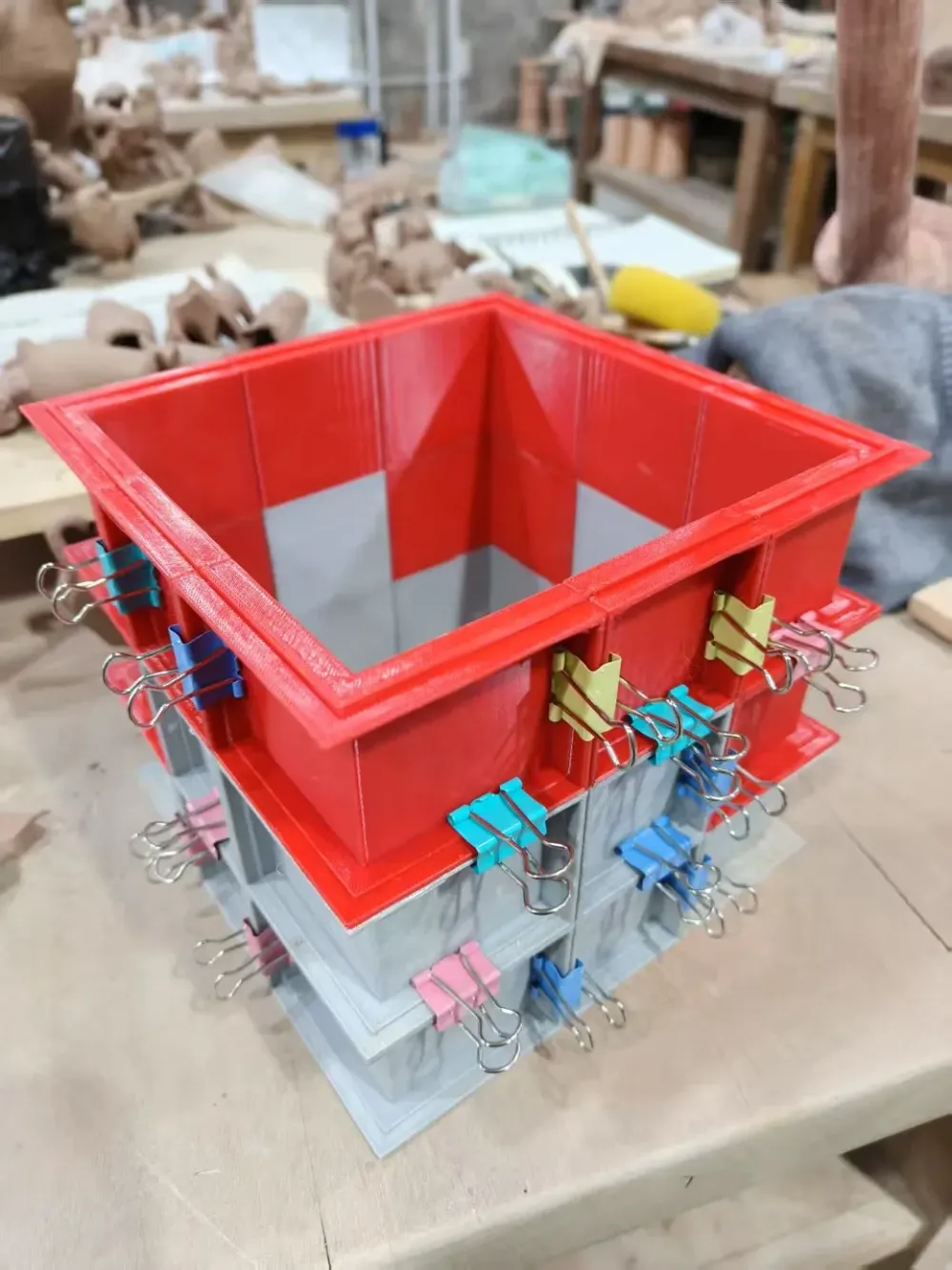 Free your hands and effortlessly create molds! A DIY multi-functional ...