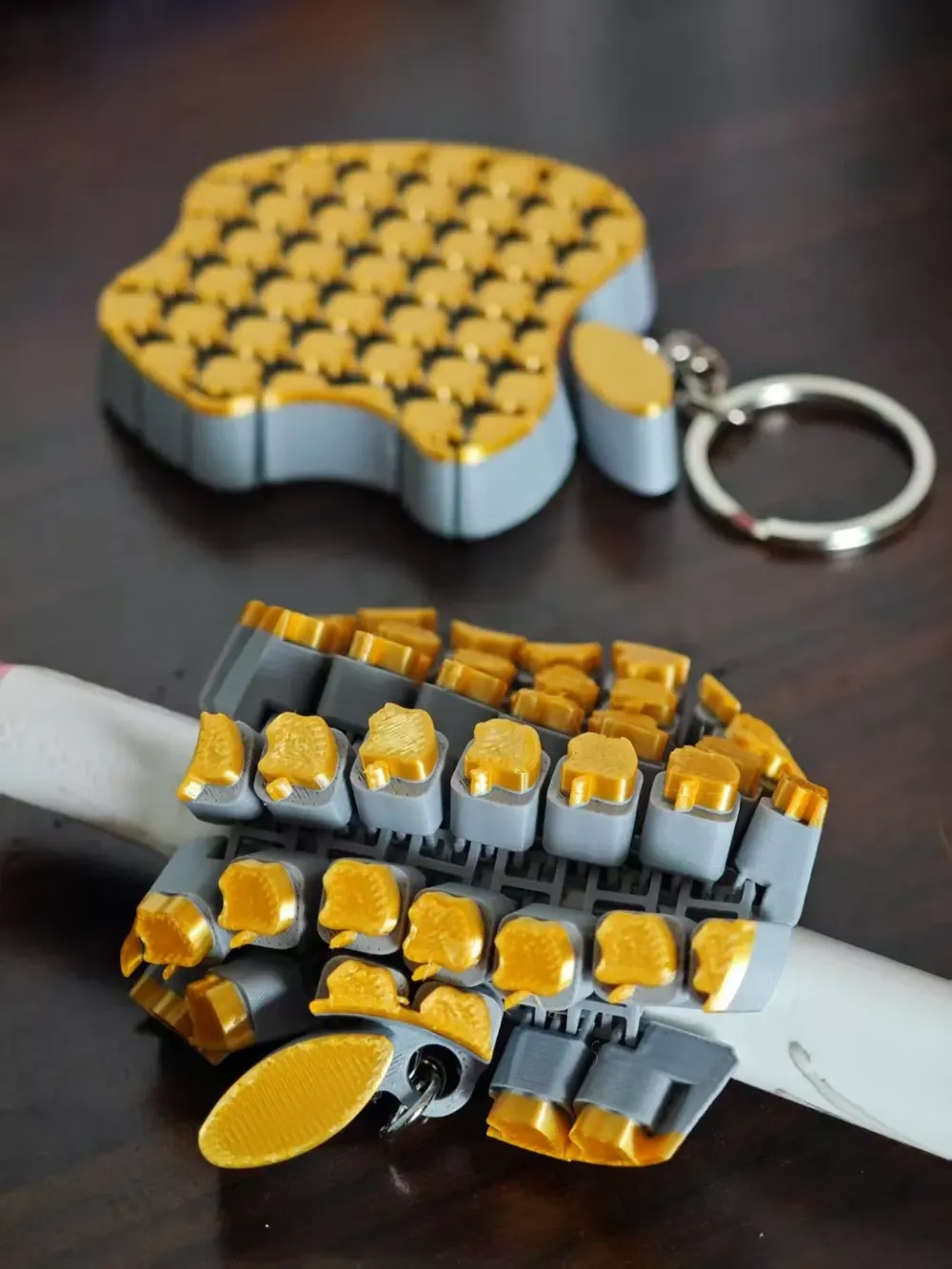 Apple Logo Hinge Keychain by 农夫 - MakerWorld