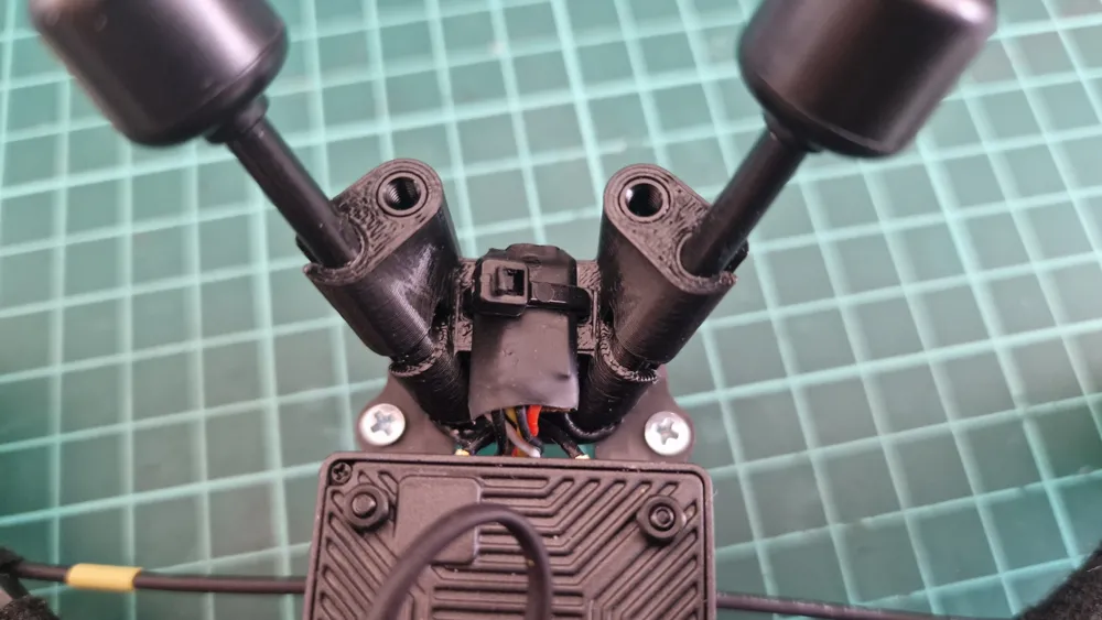 Walksnail VTX antennas holder for master 5 V2 by Jířa - MakerWorld