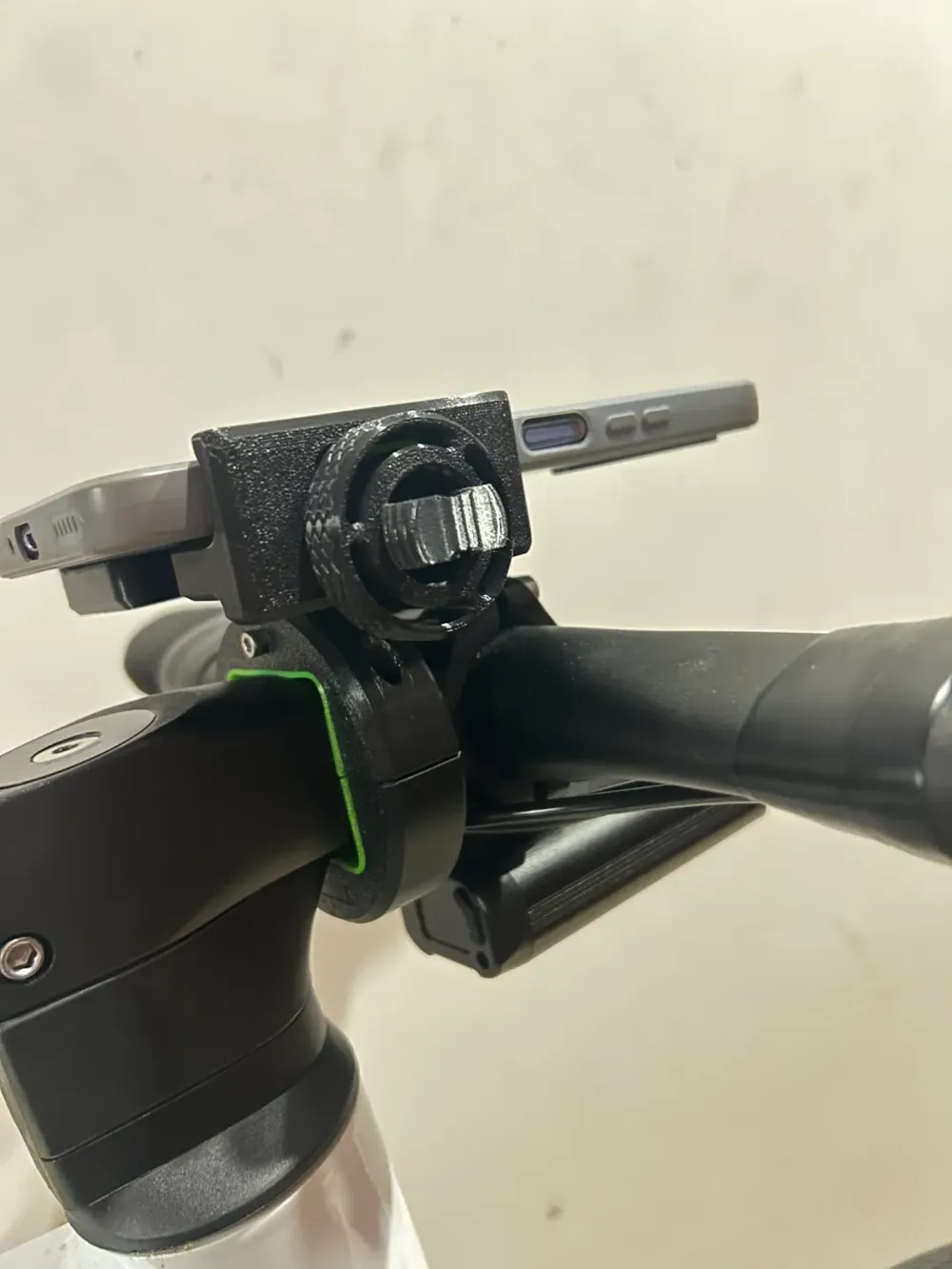 Road Bike Phone & Headlight Mount by Robert-PS MakerWorld: Download Free 3D Models