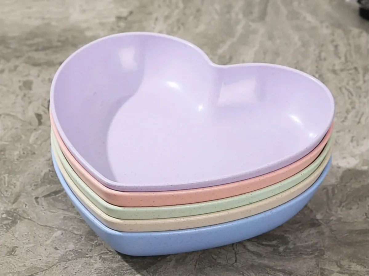 Heart-shaped, round, and square bone dishes, snack dishes with storage ...