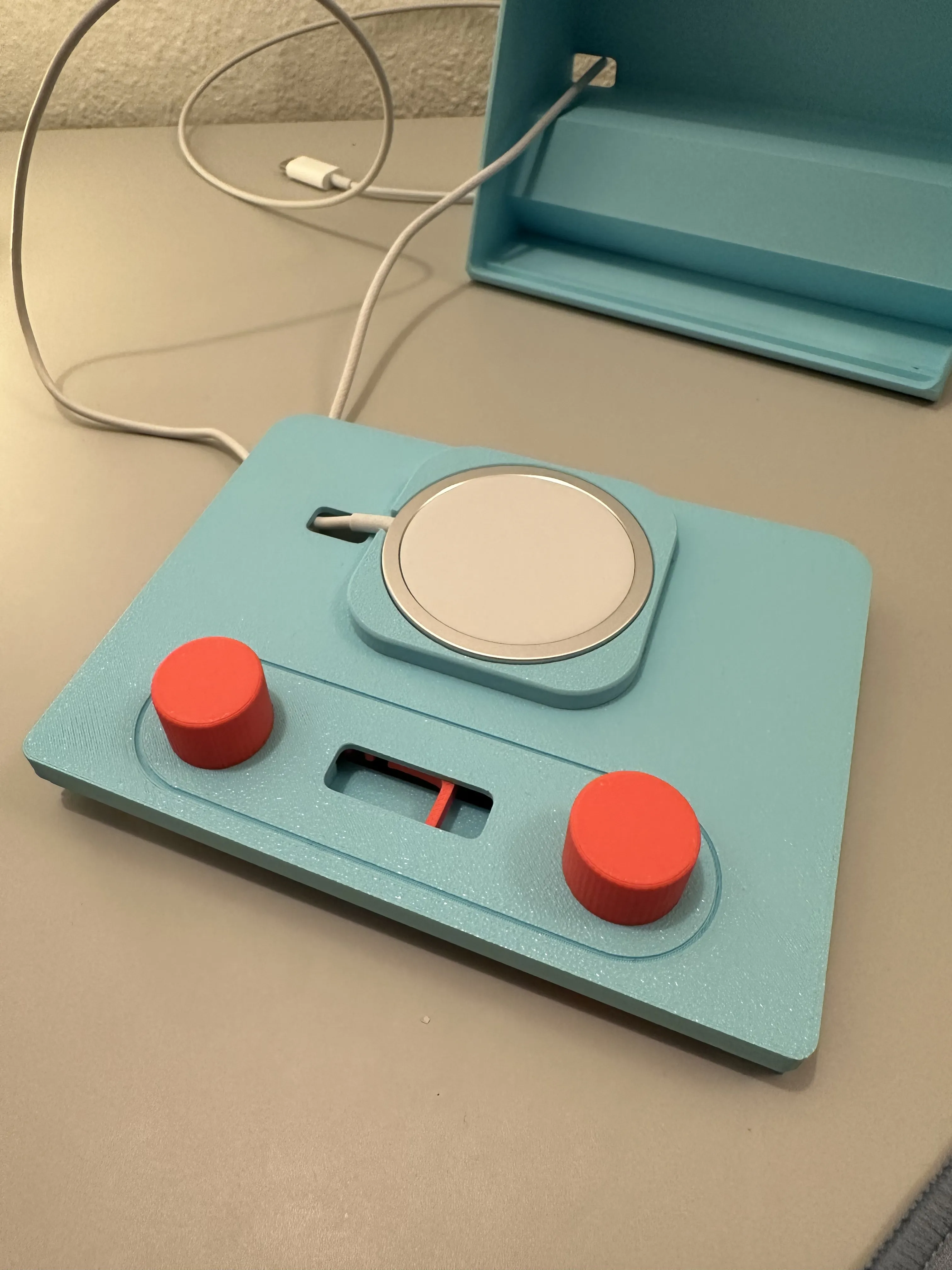 Retro Radio MagSafe Charger by EBdesign MakerWorld: Download Free 3D Models