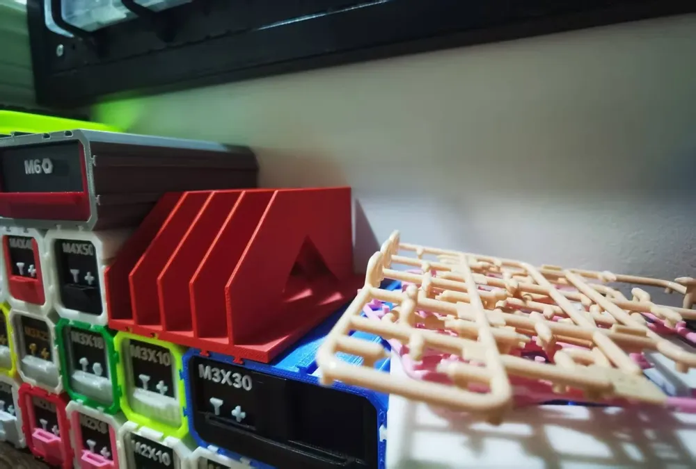 Freestanding Modular Model Plate Holder by 贾员外 - MakerWorld