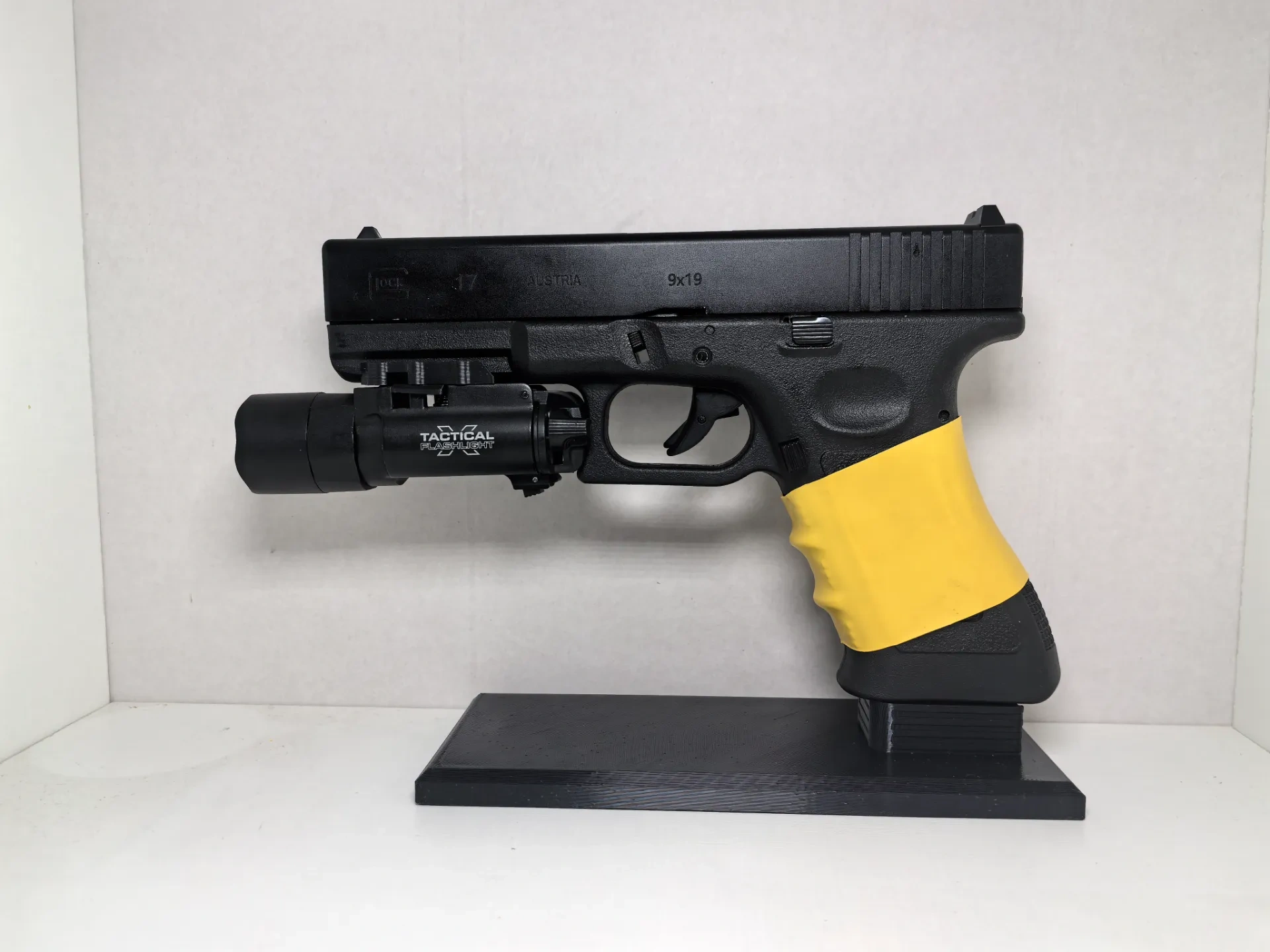 OY/OJBK G17 Display Stand by user_2566857499 - MakerWorld