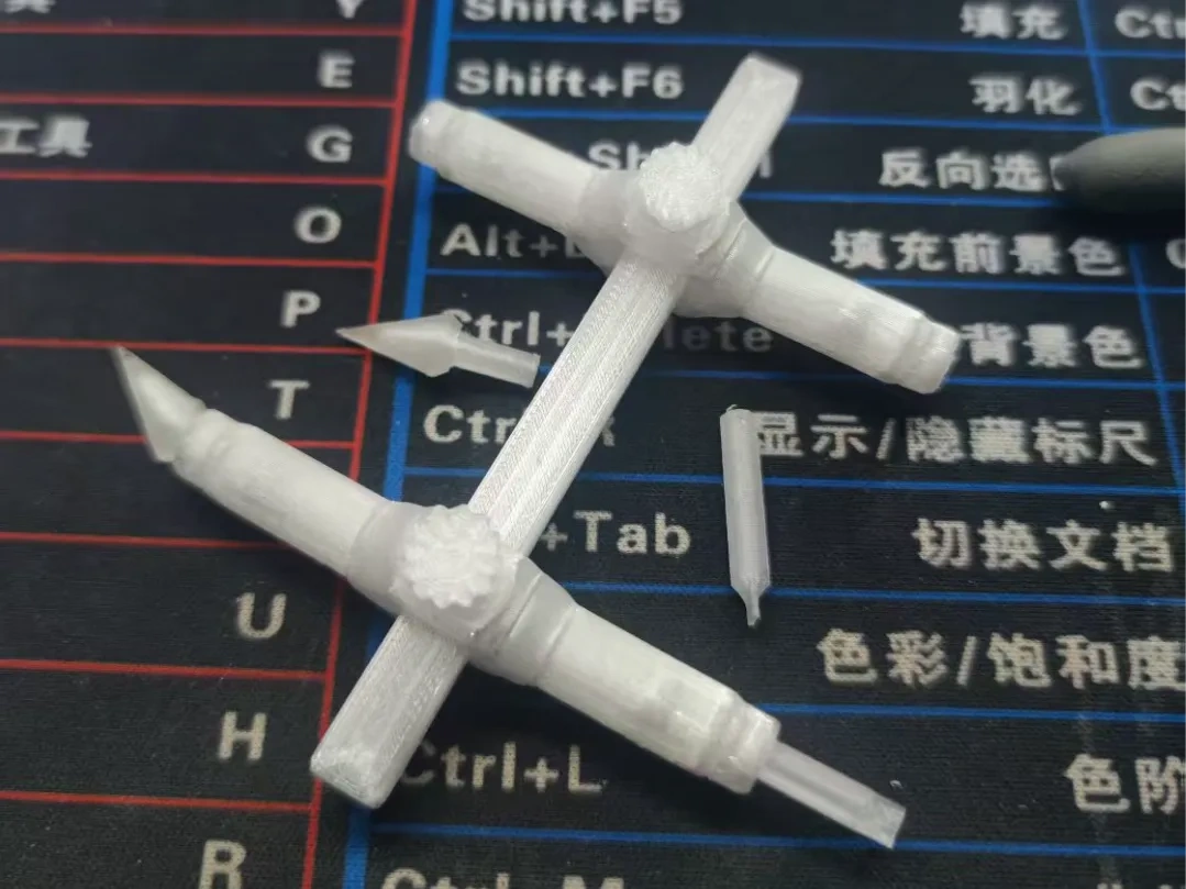 Outil en forme de croix, utiliser un embout de 4 mm par eiie - MakerWorld