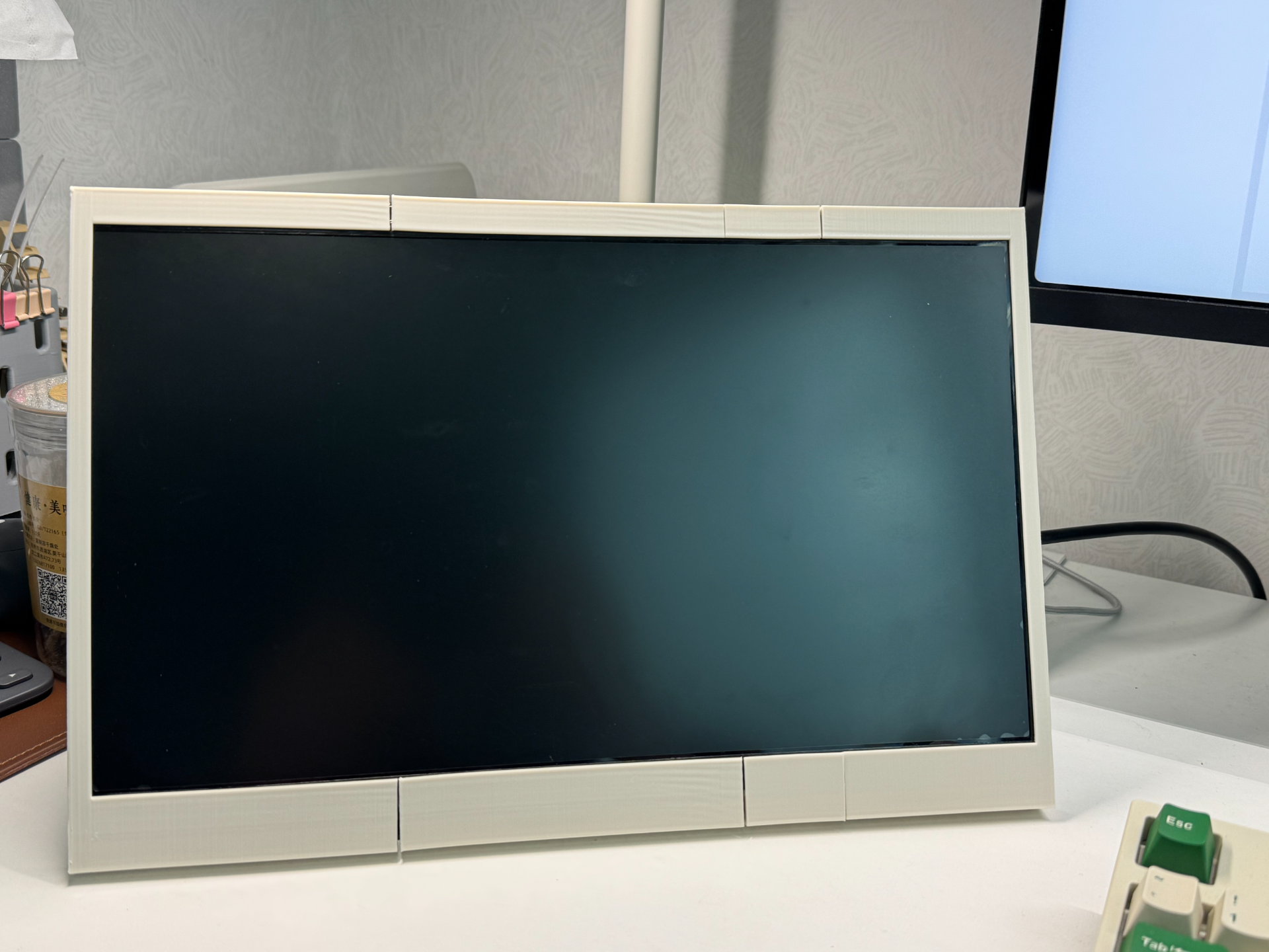 14-inch portable screen enclosure with foldable stand, portrait ...