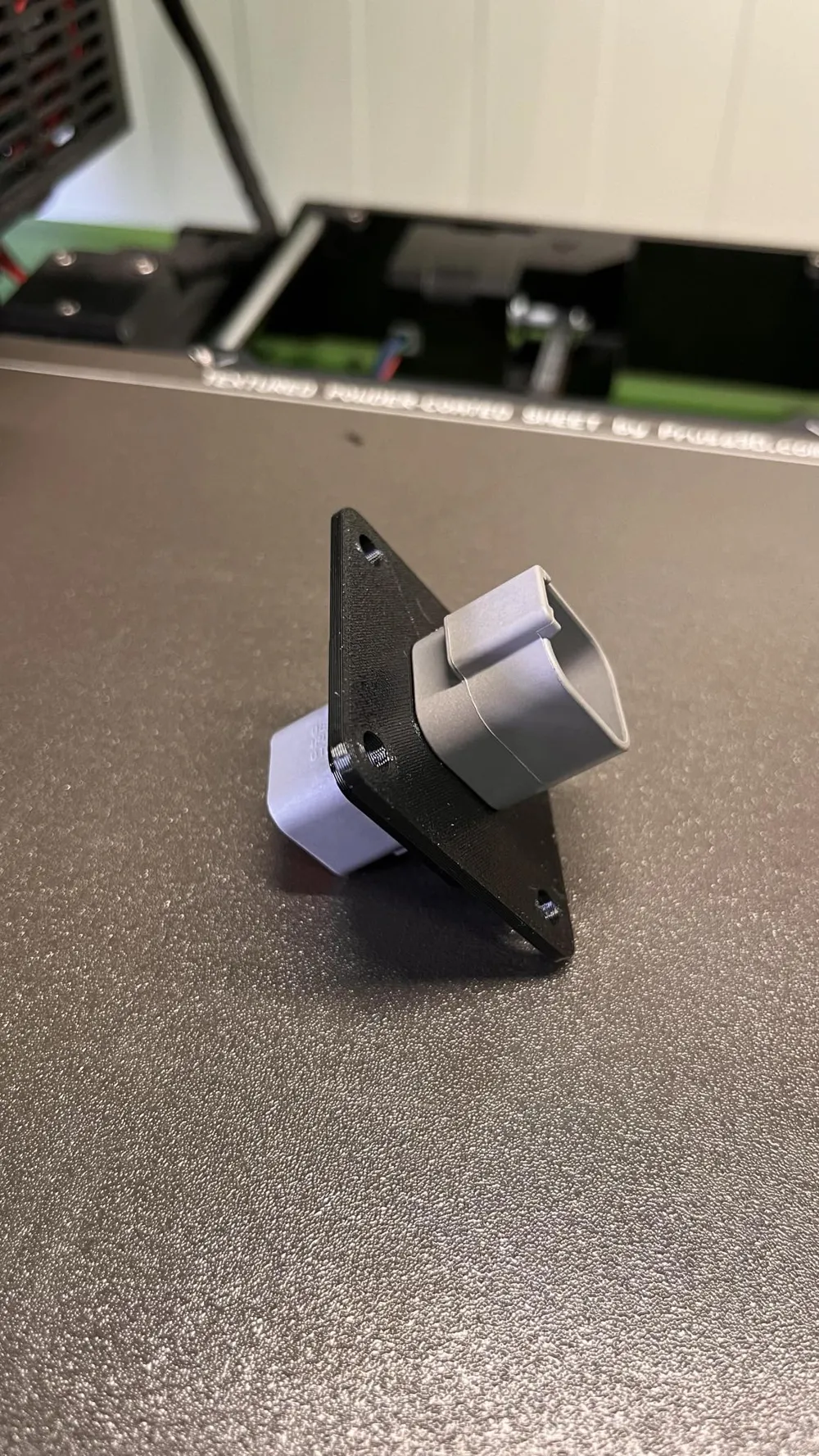 DT 4 and 6 pin connector flush mount by georgkoppel - MakerWorld