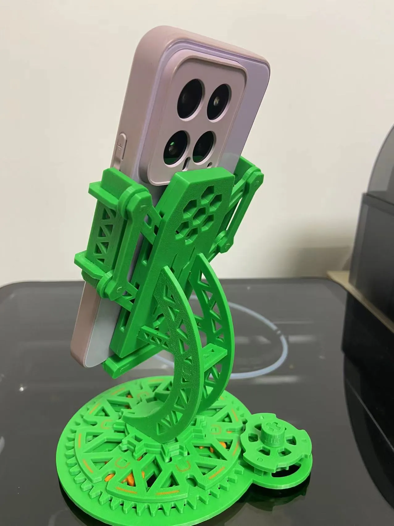 Rotating Phone Stand by 唐小袁 MakerWorld: Download Free 3D Models