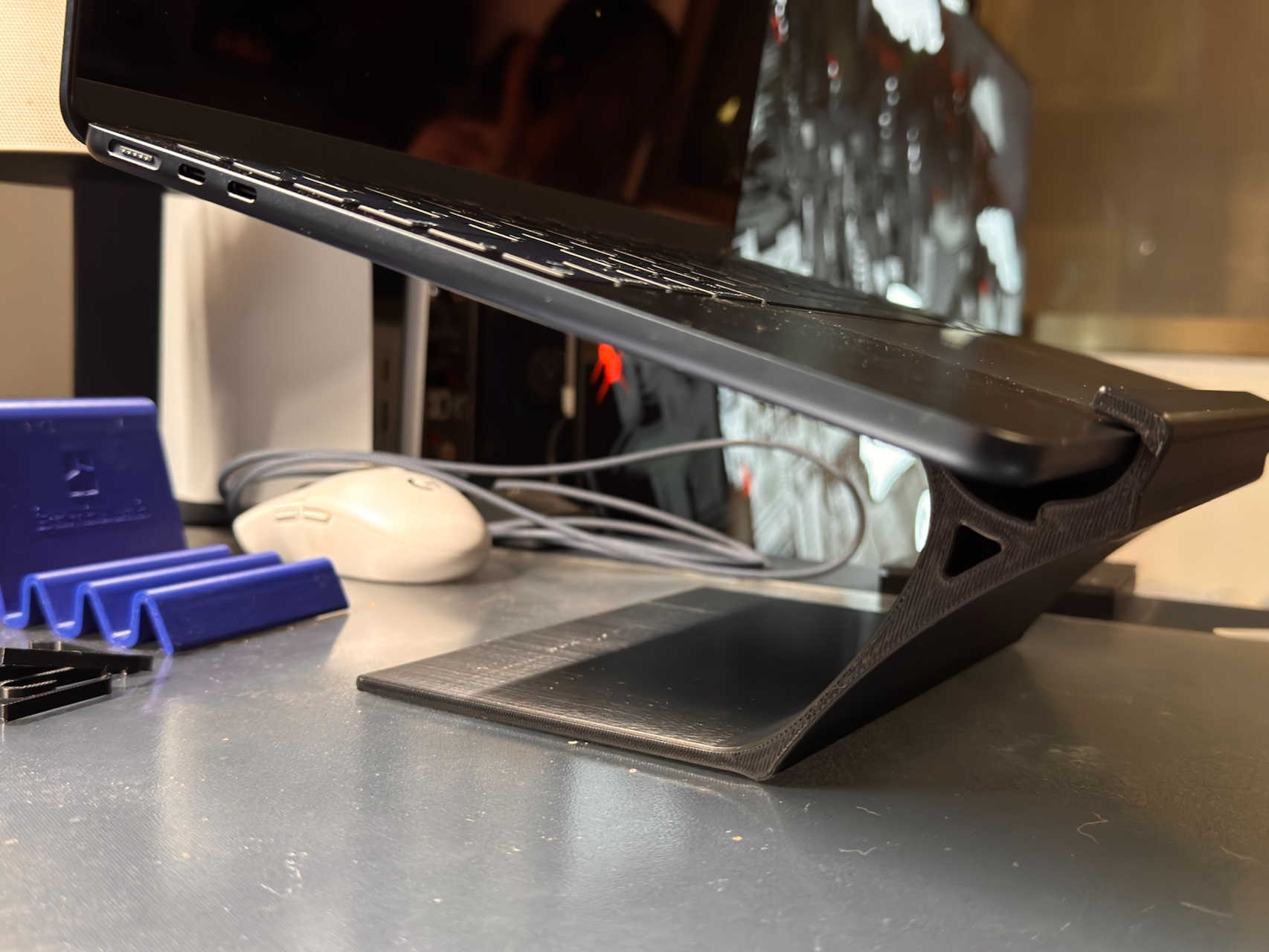 Suspended Lifting Laptop Stand by 头大 - MakerWorld