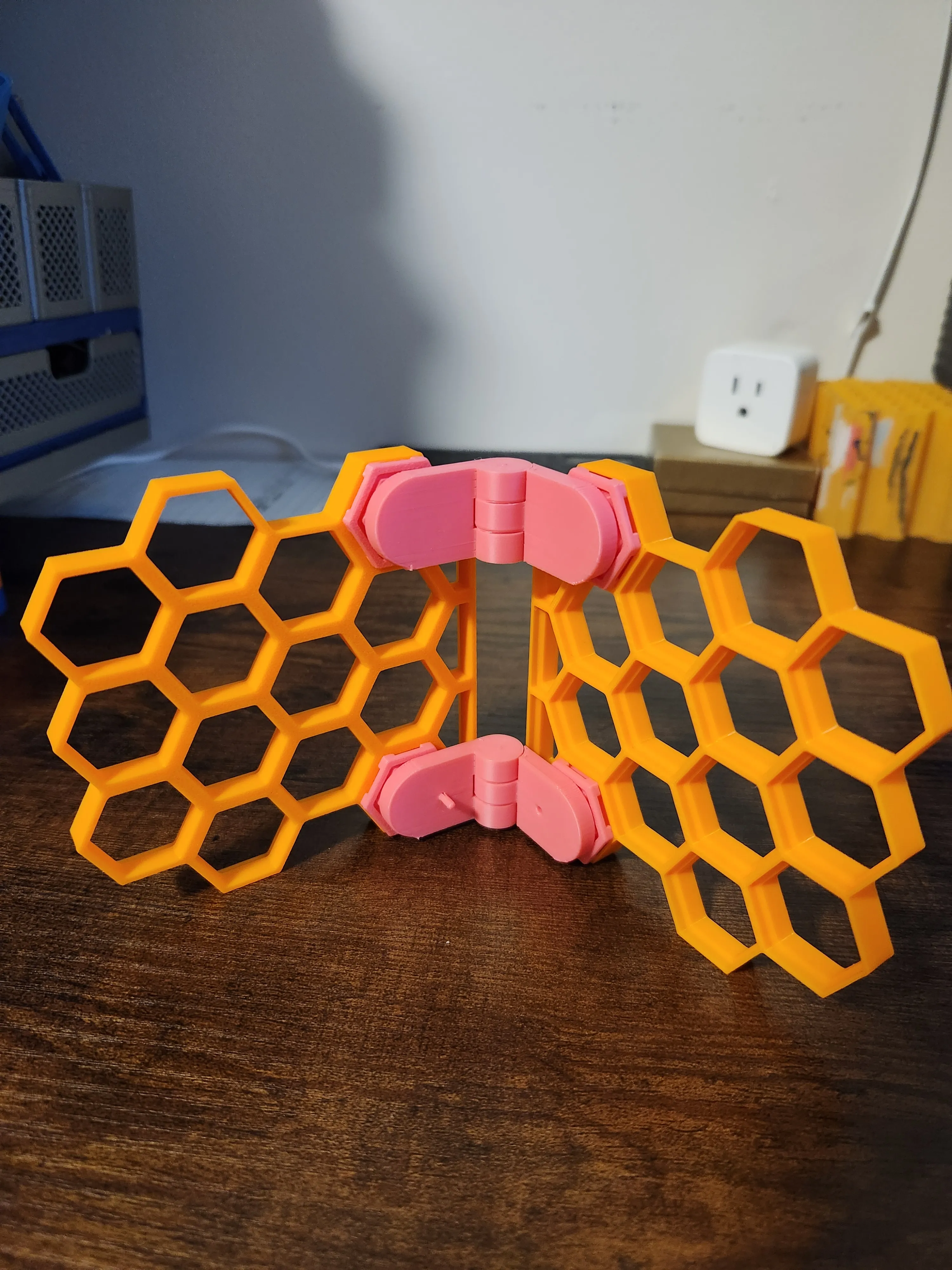 HSW - Honeycomb Hinge Version 1.0 Remixed by Trawls MakerWorld ...