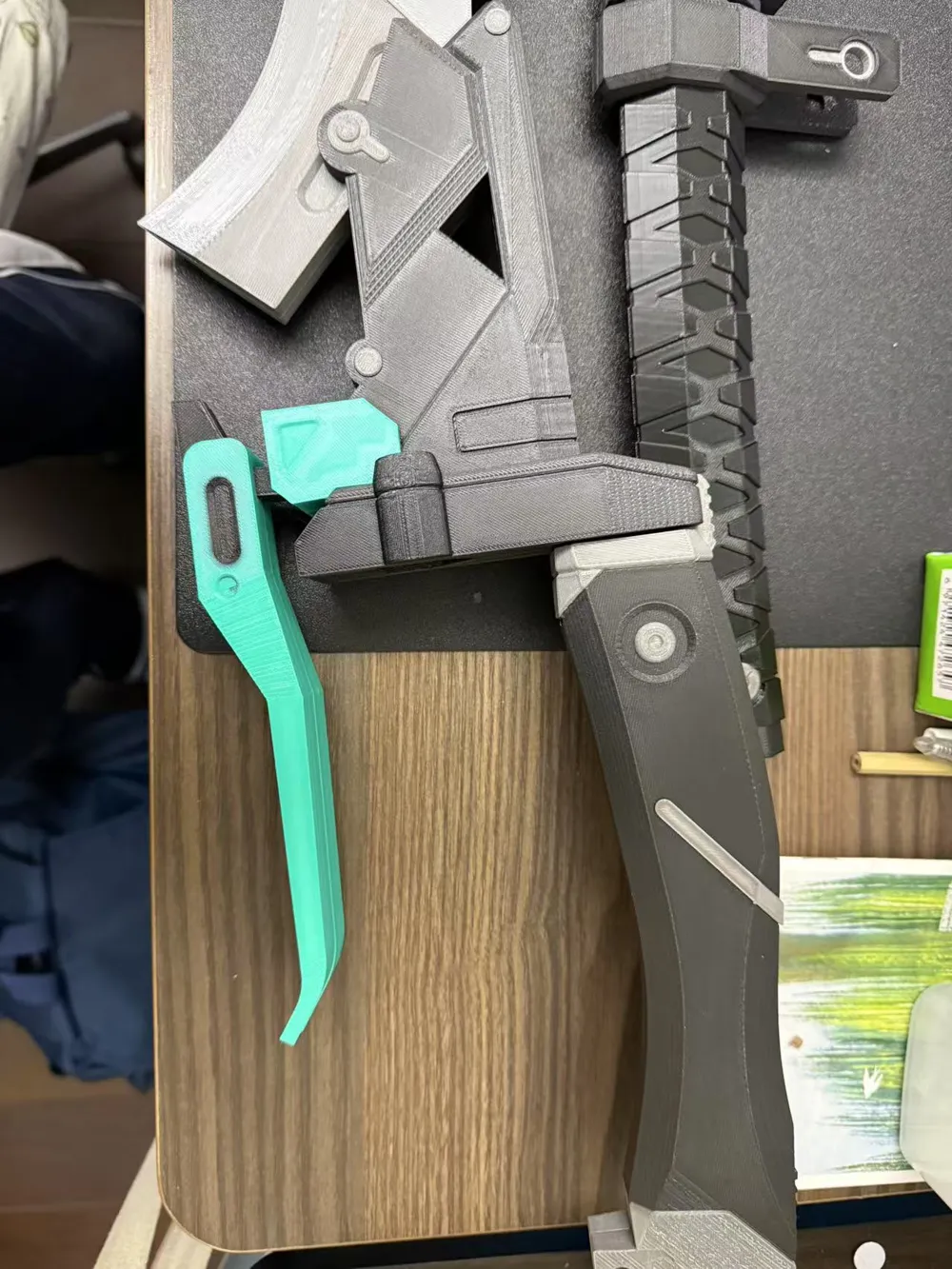 Modelo de arma de zzz浅羽悠真, versão monocromática em miniatura por Gary MakerWorld: Baixe modelos ...