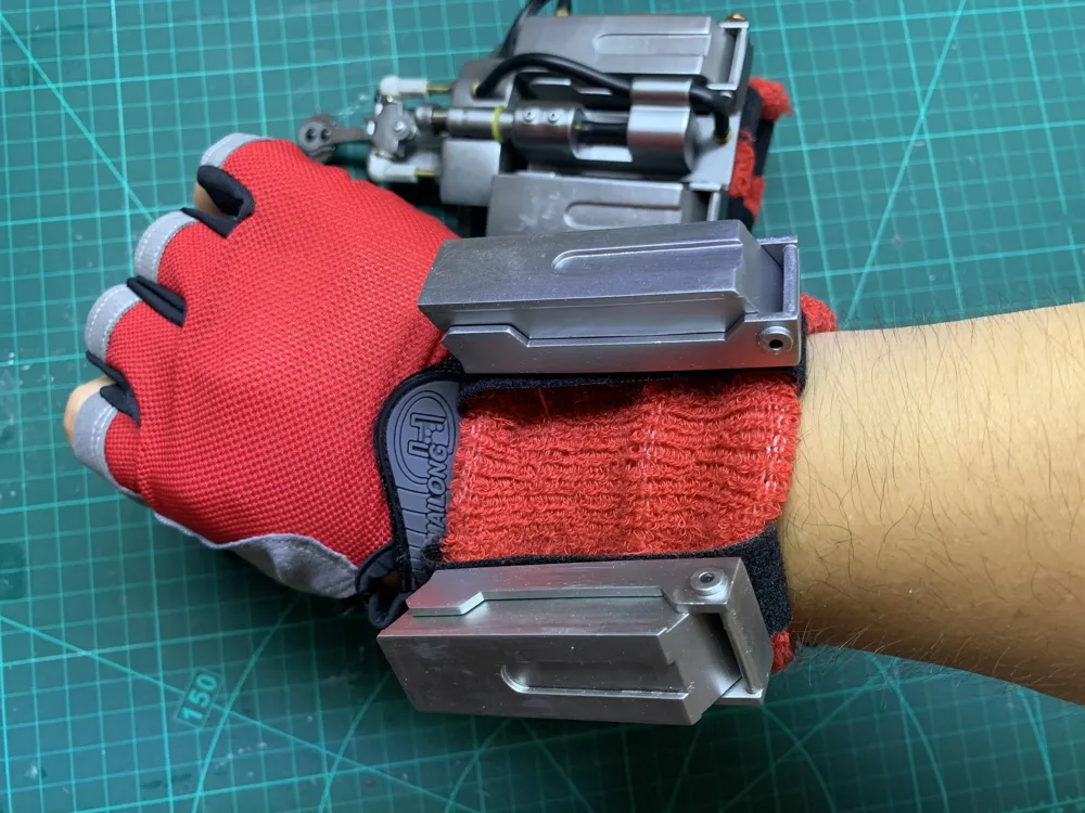 Highly recreates the homemade web-shooter from Spider-Man: Homecoming ...