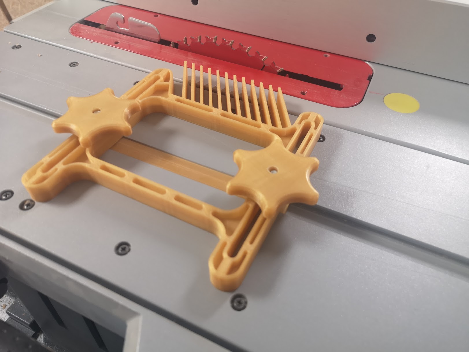 Featherboard for Bosch GTS 10 XC table saw by Chronosynthesis - MakerWorld