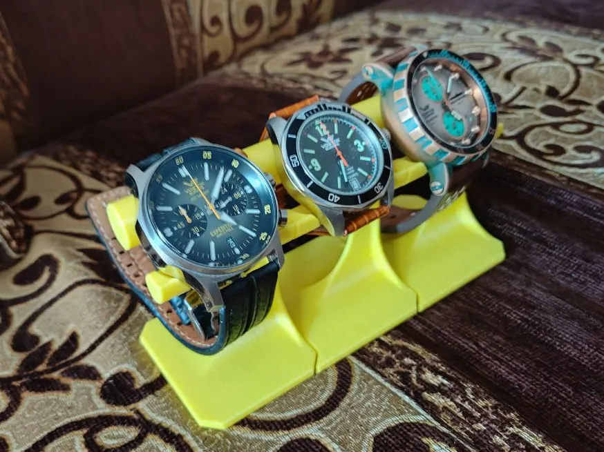 Interlocking Modular Watch Stand by Artiom MarkinMakerWorld: Download ...