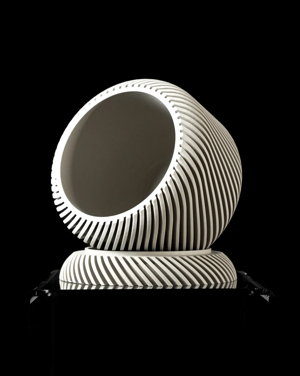 Maceta inclinada de MODERN MACHINE por MODERN MACHINE MakerWorld: Descarga Modelos 3D Gratuitos