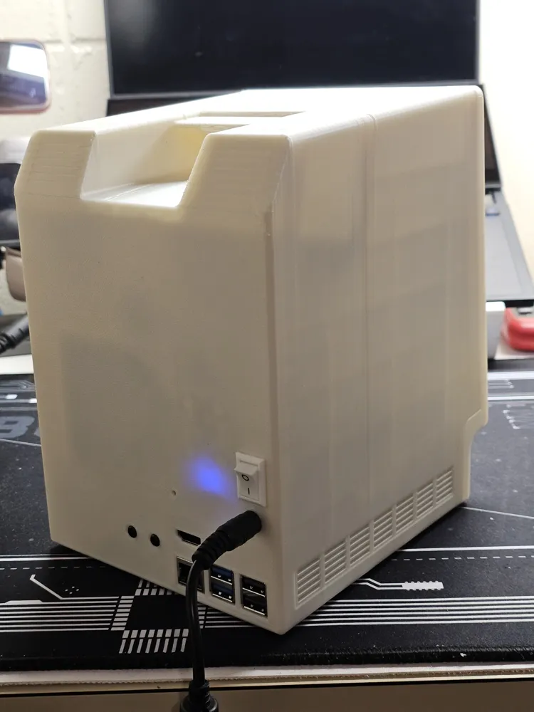 Mini macintosh with CRT and pi5 by Sager MakerWorld: Download Free 3D ...
