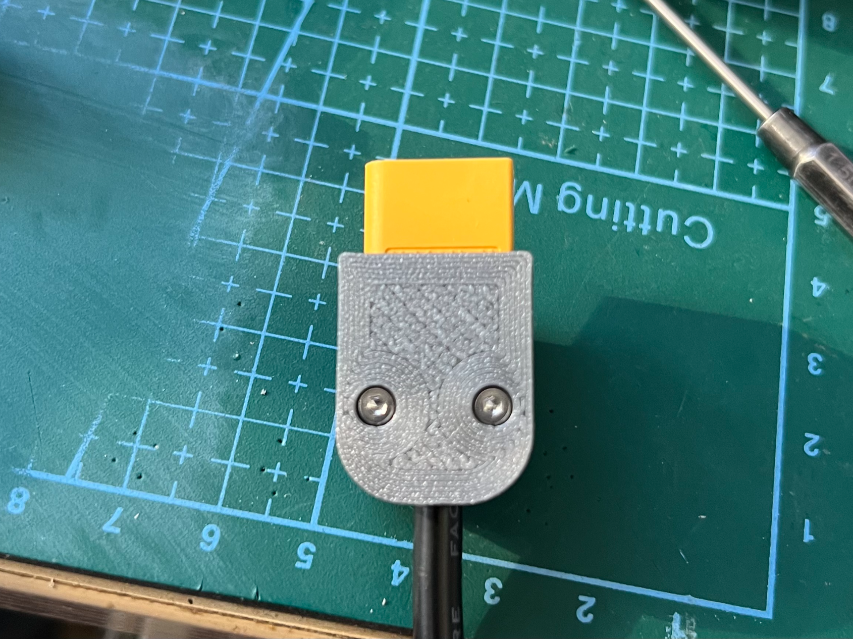 XT60 single-wire enclosure by HYPERCUBE MakerWorld: Download Free 3D Models