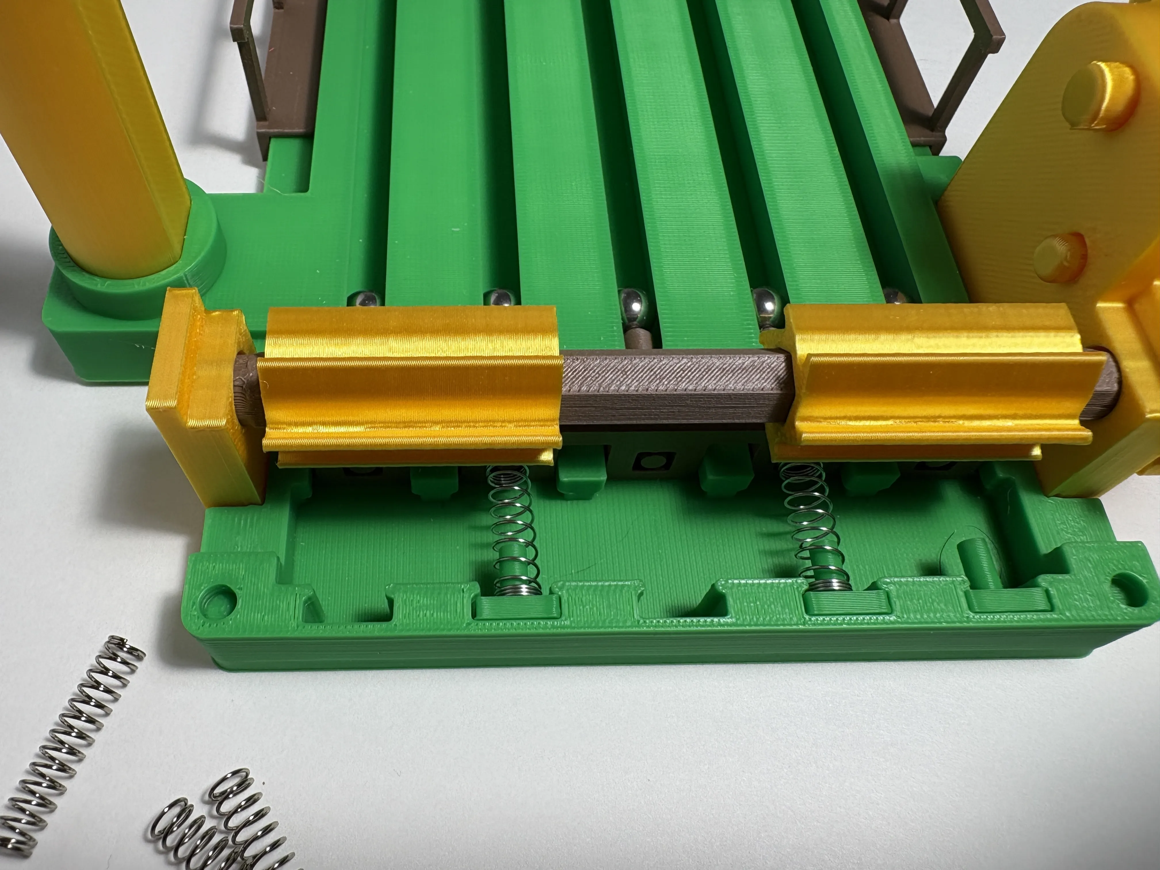 Lucky Derby - Horse Racing Machine - Free 3D Print Model - MakerWorld