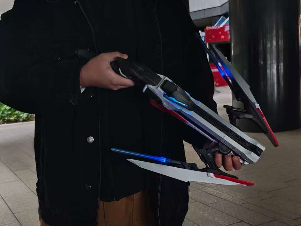 Honkai Star Rail Herta's signature weapon, Lightning Arc, full color ...