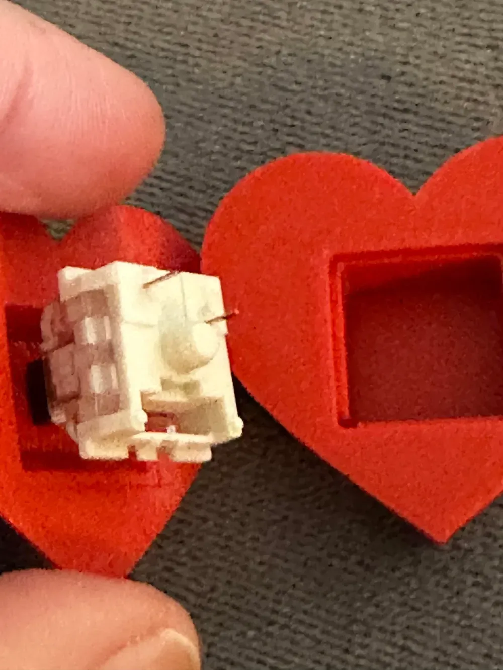 strawberry clicker toy - Free 3D Print Model - MakerWorld