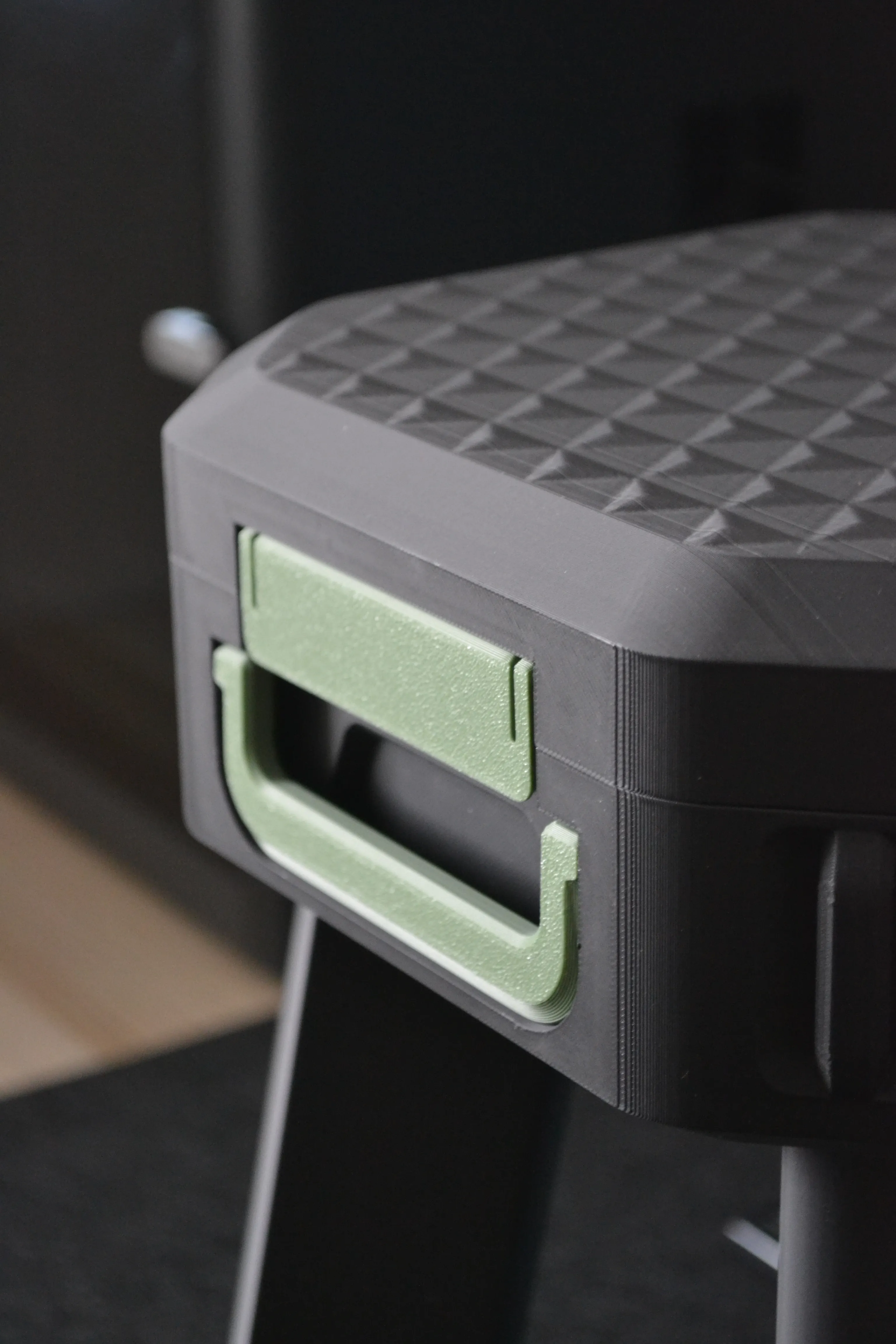 Portable chair with suitcase function - Free 3D Print Model - MakerWorld