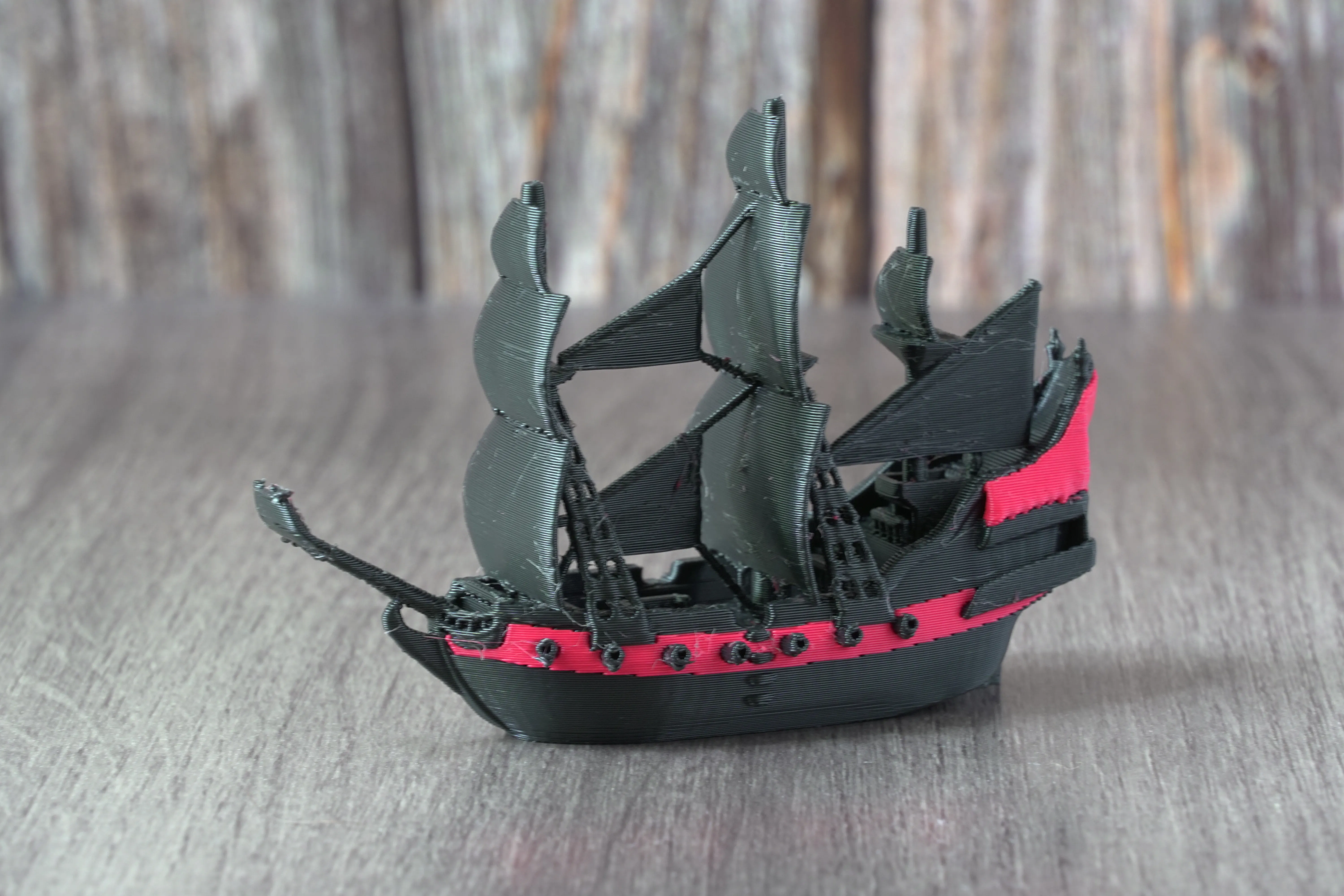 HMS Endaevour Benchy - Pirates of the Caribbean by Nikko_V MakerWorld ...