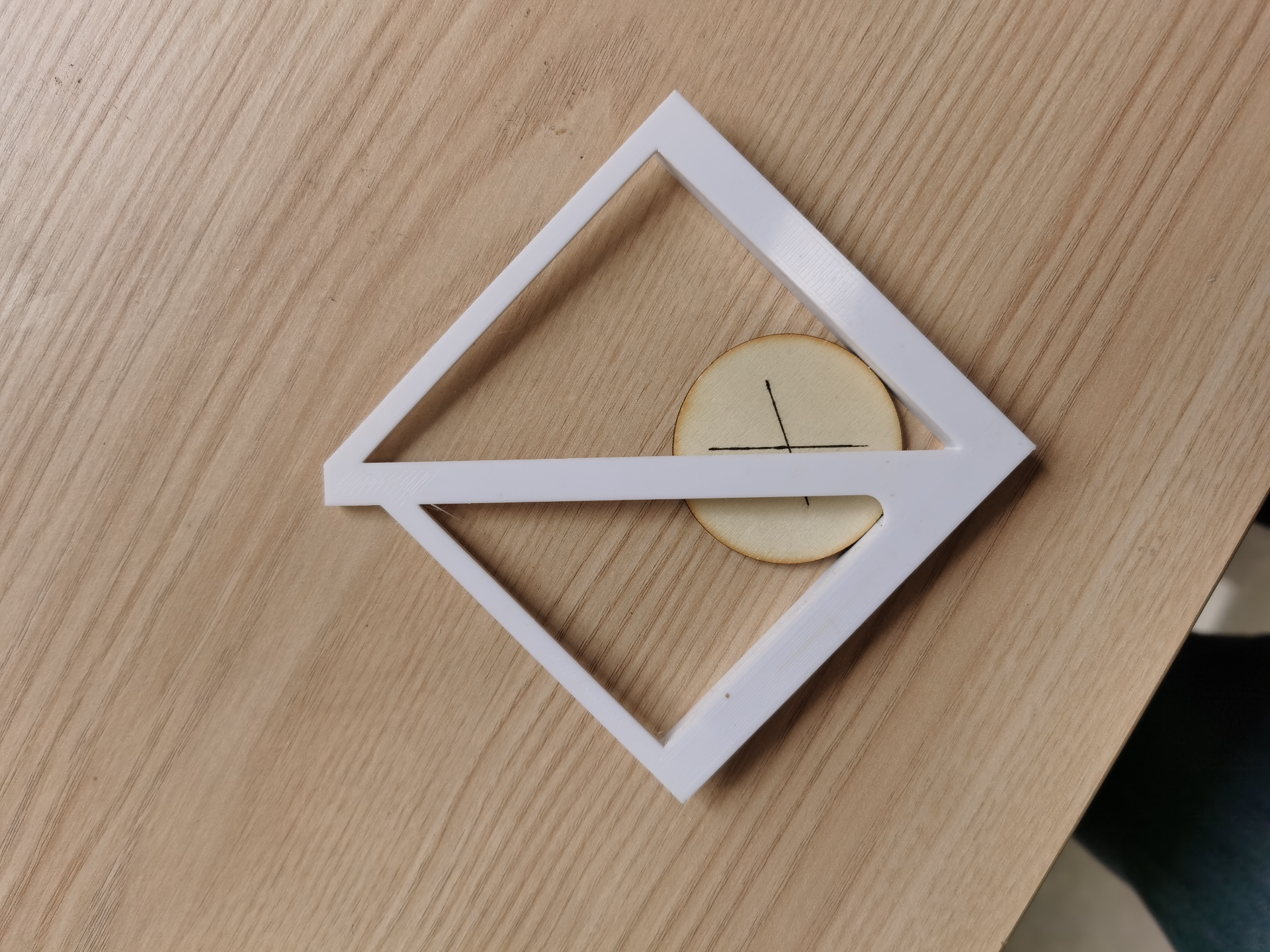 Center-finding ruler (measures circles up to 10cm in diameter) by 雷猴械计 ...