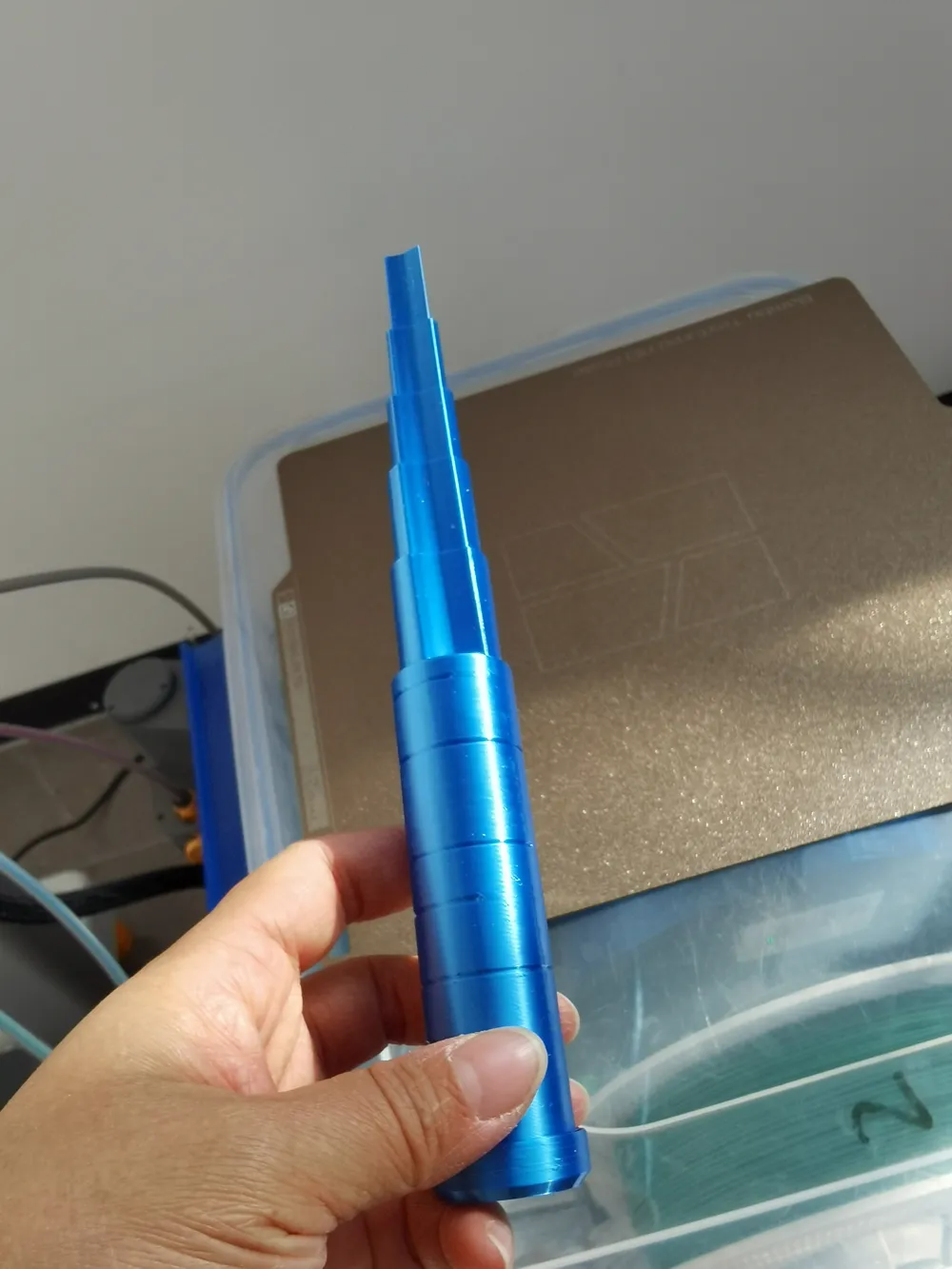 Child-friendly articulated spiral extendable sword - no supports ...