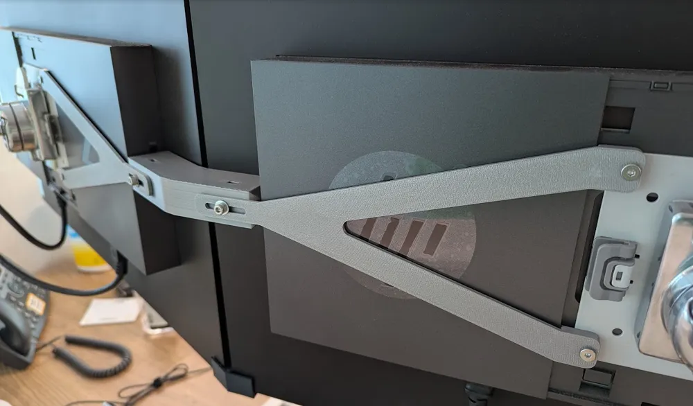 VESA monitor back-brace for dual-arm monitors by AlaorathMakerWorld ...