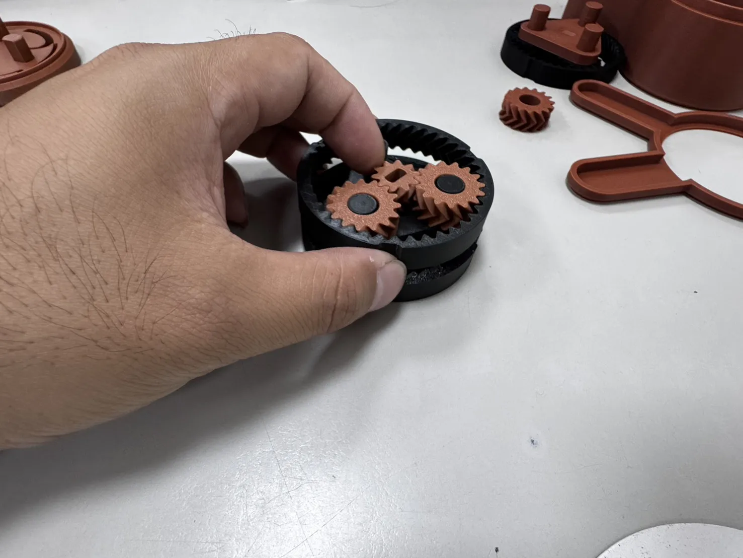 Planetary gear Hand-cranked fan by amos MakerWorld: Download Free 3D Models