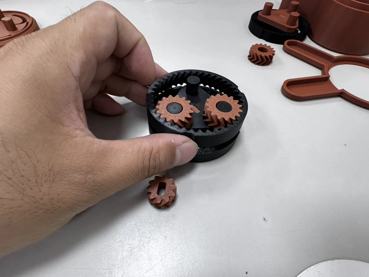 Planetary gear Hand-cranked fan by amos MakerWorld: Download Free 3D Models