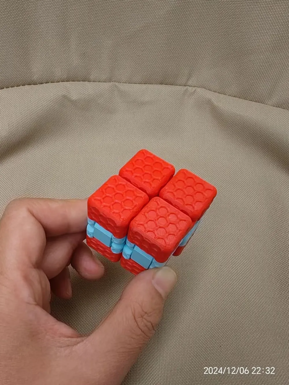 Textured Fidget Infinity Cube Hexagon Skin - Print-in-Place No Supports by 3D造物DIY MakerWorld ...