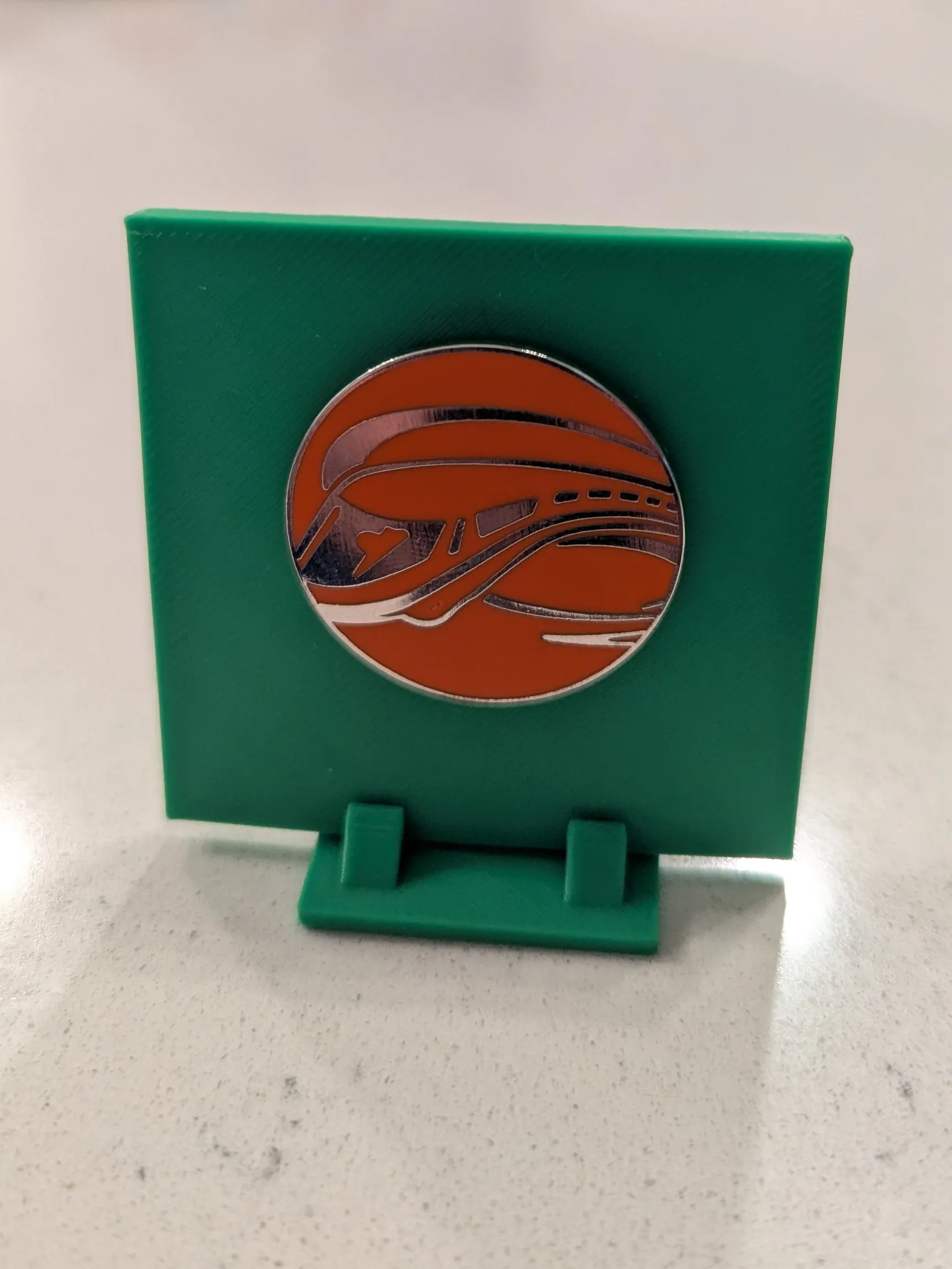 Small Pin Board w/ Stand! (Holds 1 Pin) by BreadDesigns MakerWorld ...