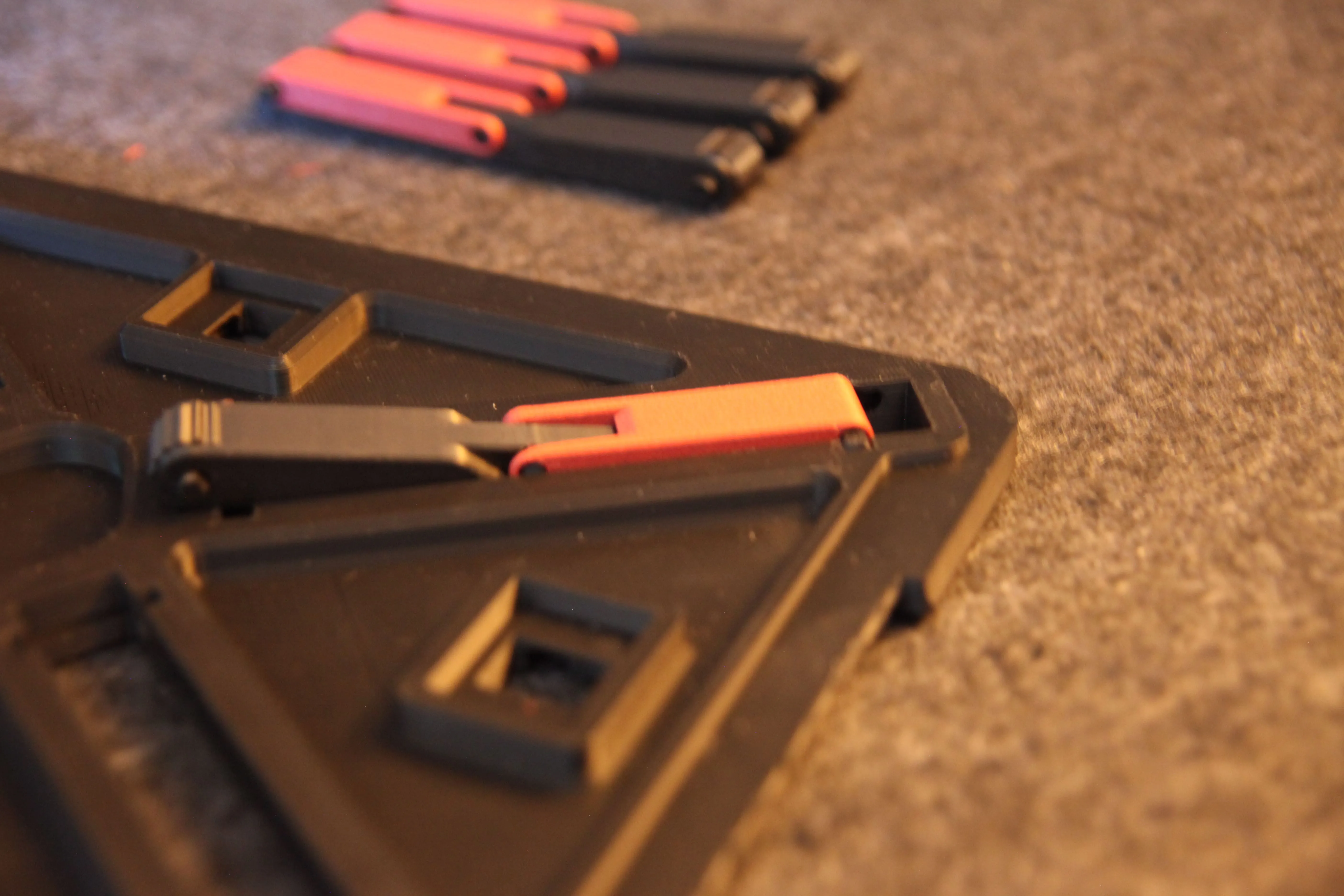 Small Terrain Adaptable Coffee Table for Camping - Free 3D Print Model ...