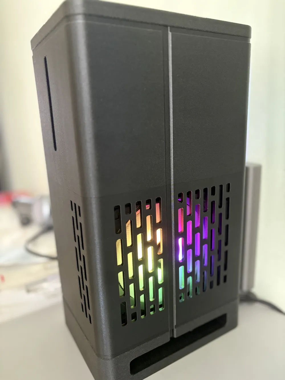 复刻 Xikii FF04 itx 机箱 来自 qiyun MakerWorld：免费下载 3D 模型