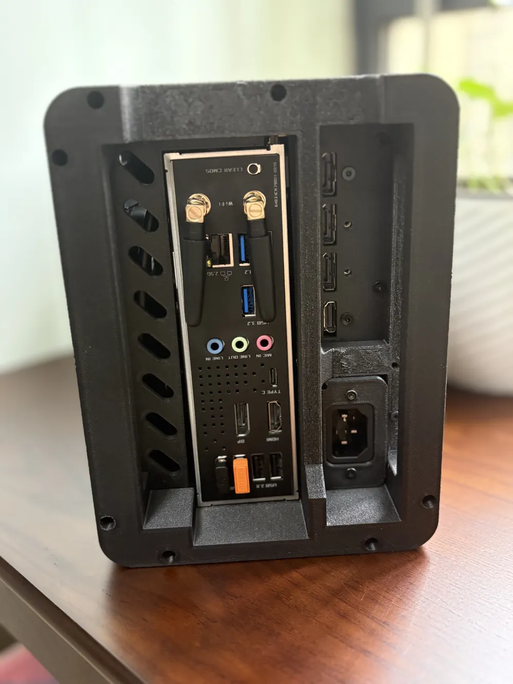 Replicated Xikii FF04 ITX Chassis by qiyun MakerWorld: Download Free 3D Models