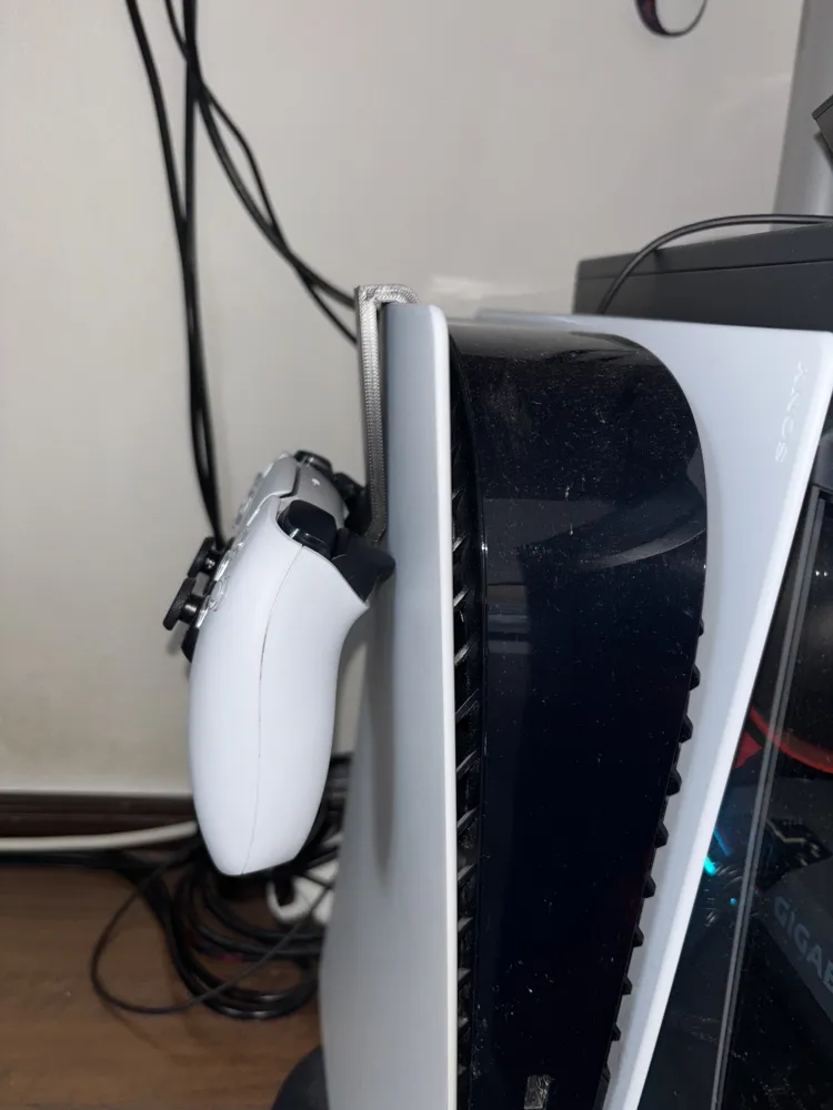 PS5 Controller Side Mount Holder by LippDerBarbar MakerWorld: Download ...