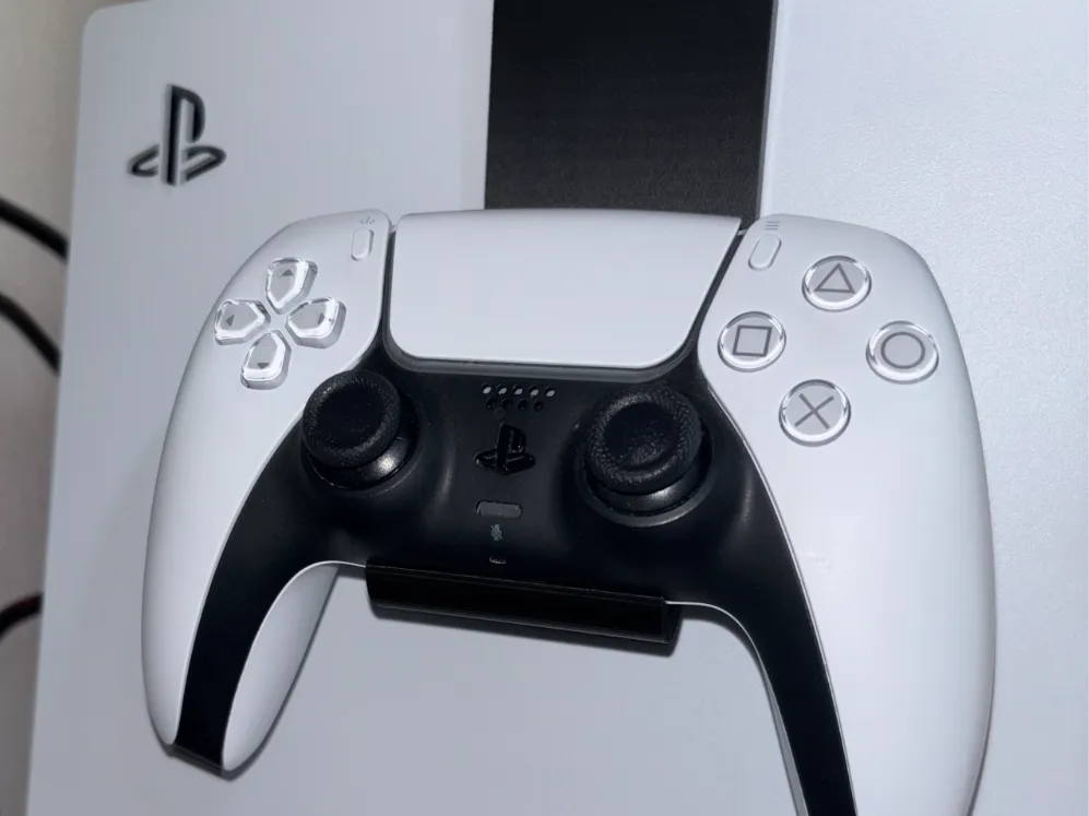 PS5 Controller Side Mount Holder by LippDerBarbar MakerWorld: Download ...