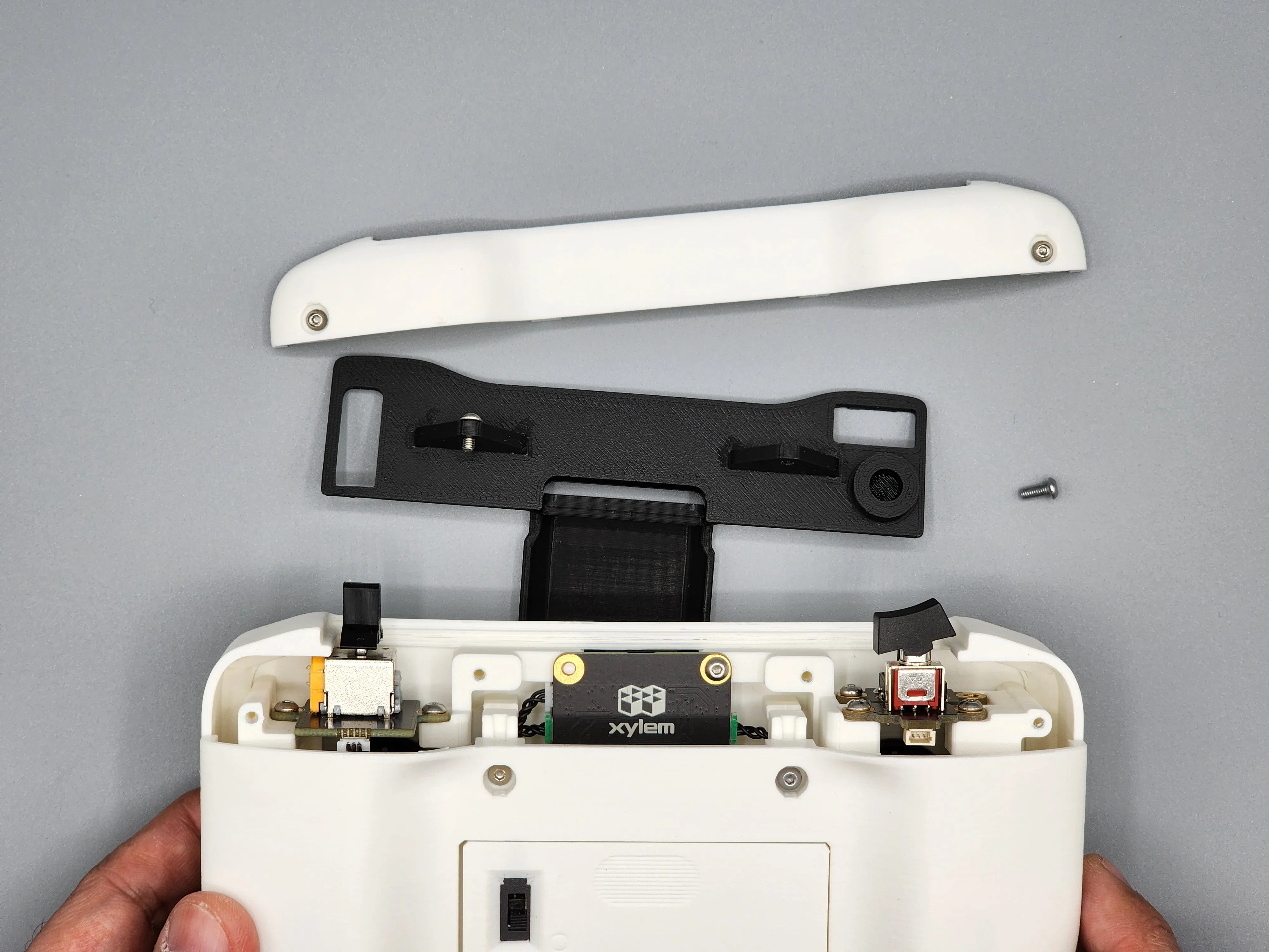 FPV Monitor Mount for CyberBrick Official Remote Remixed by chiz_m MakerWorld: Download Free 3D ...