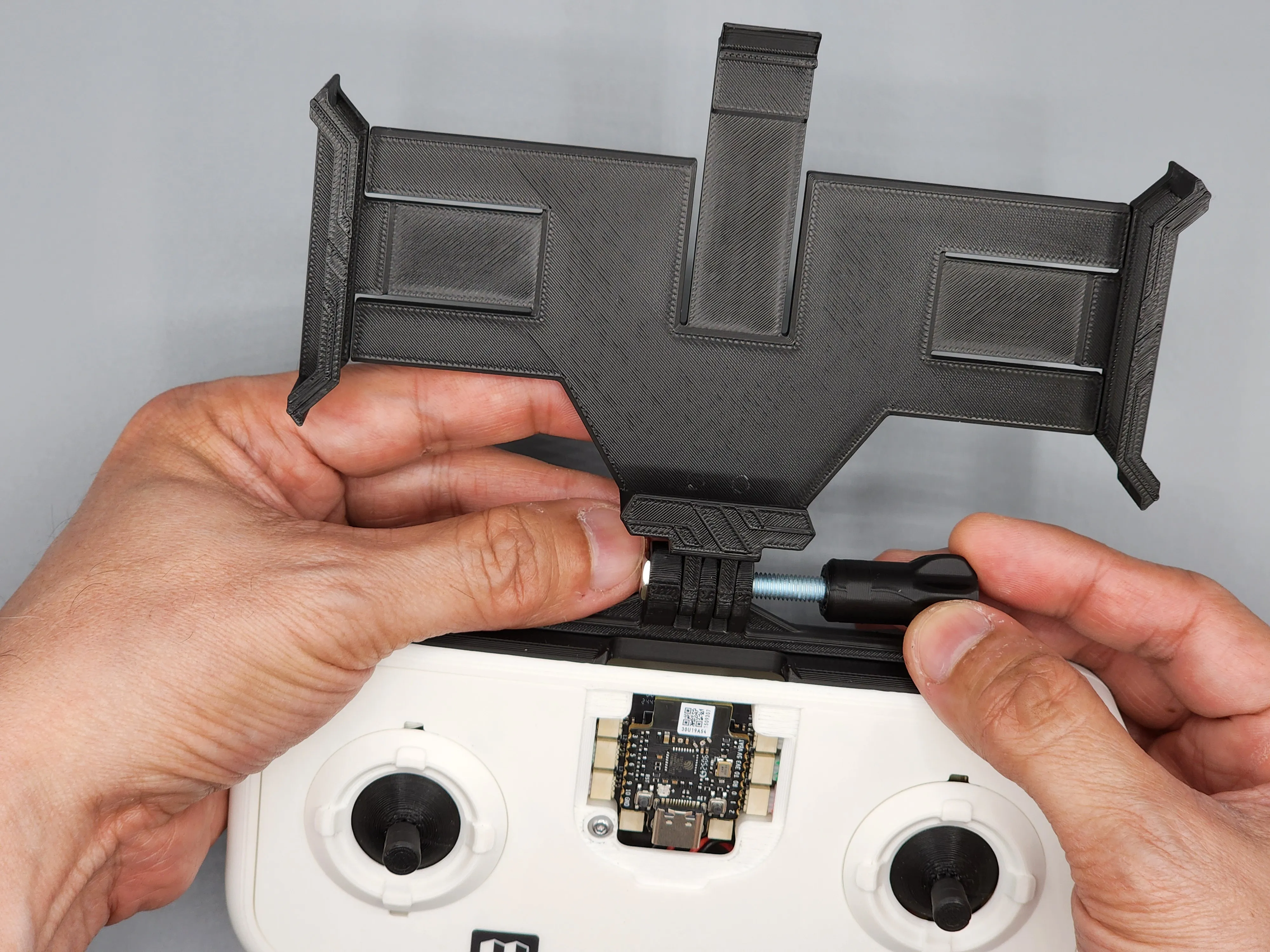 FPV Monitor Mount for CyberBrick Official Remote Remixed by chiz_m ...