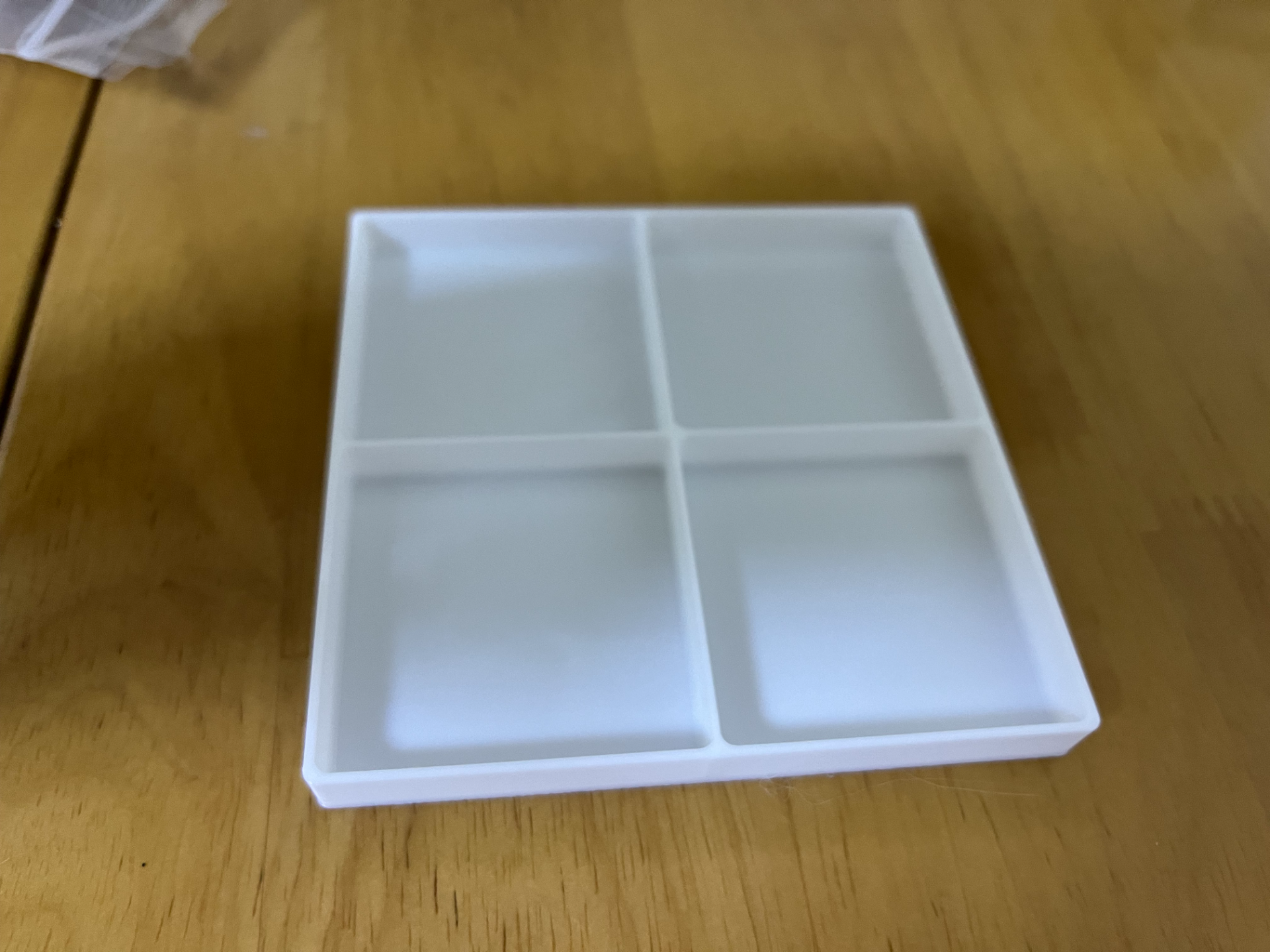 Tray for small screws by 小秋是个建模小白 MakerWorld: Download Free 3D Models